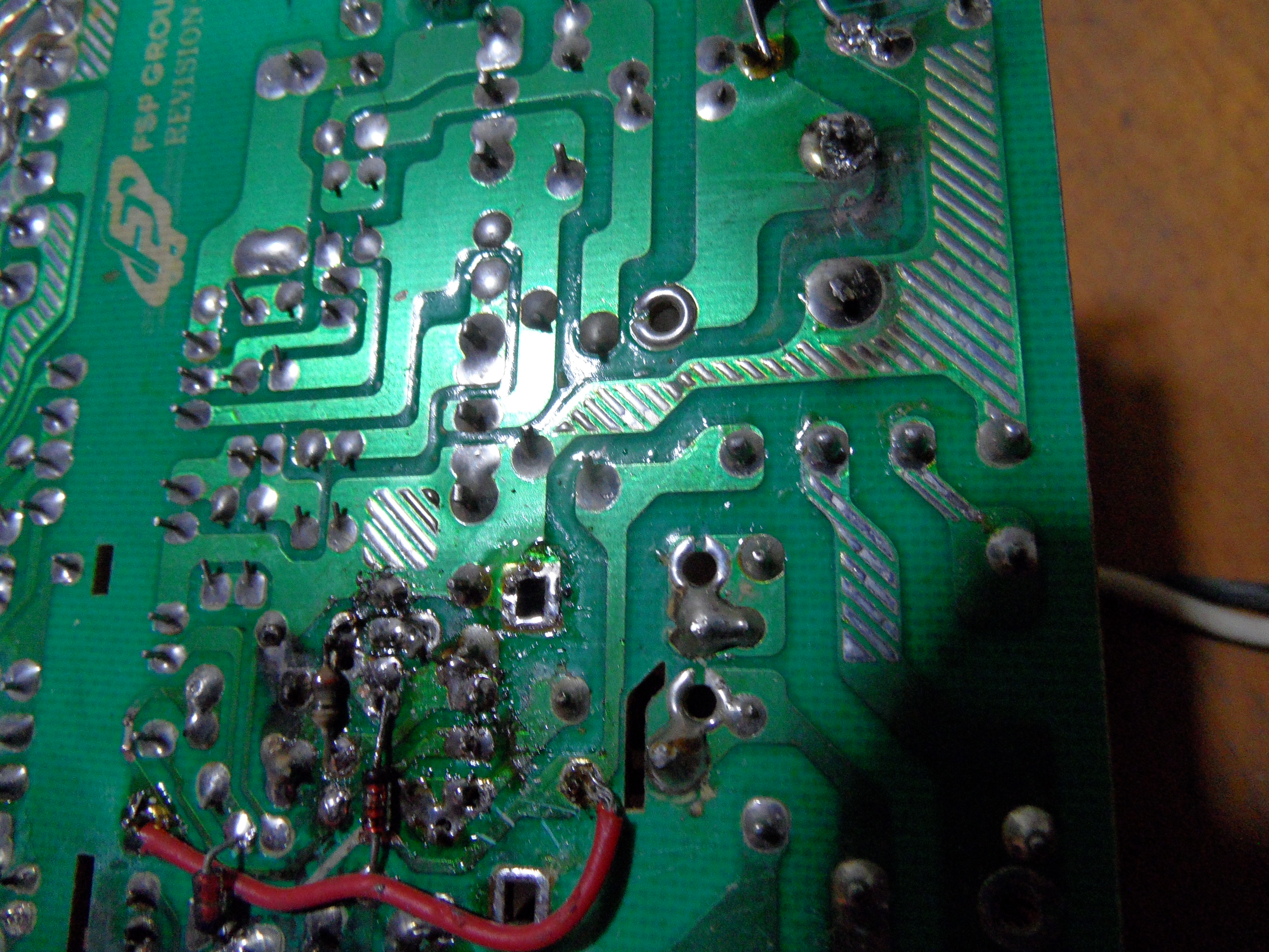 HuntKey model: LW-8250PLUS (V2.0)-Po zwarciu 5VSB spalone 8 rzeczy- i ...