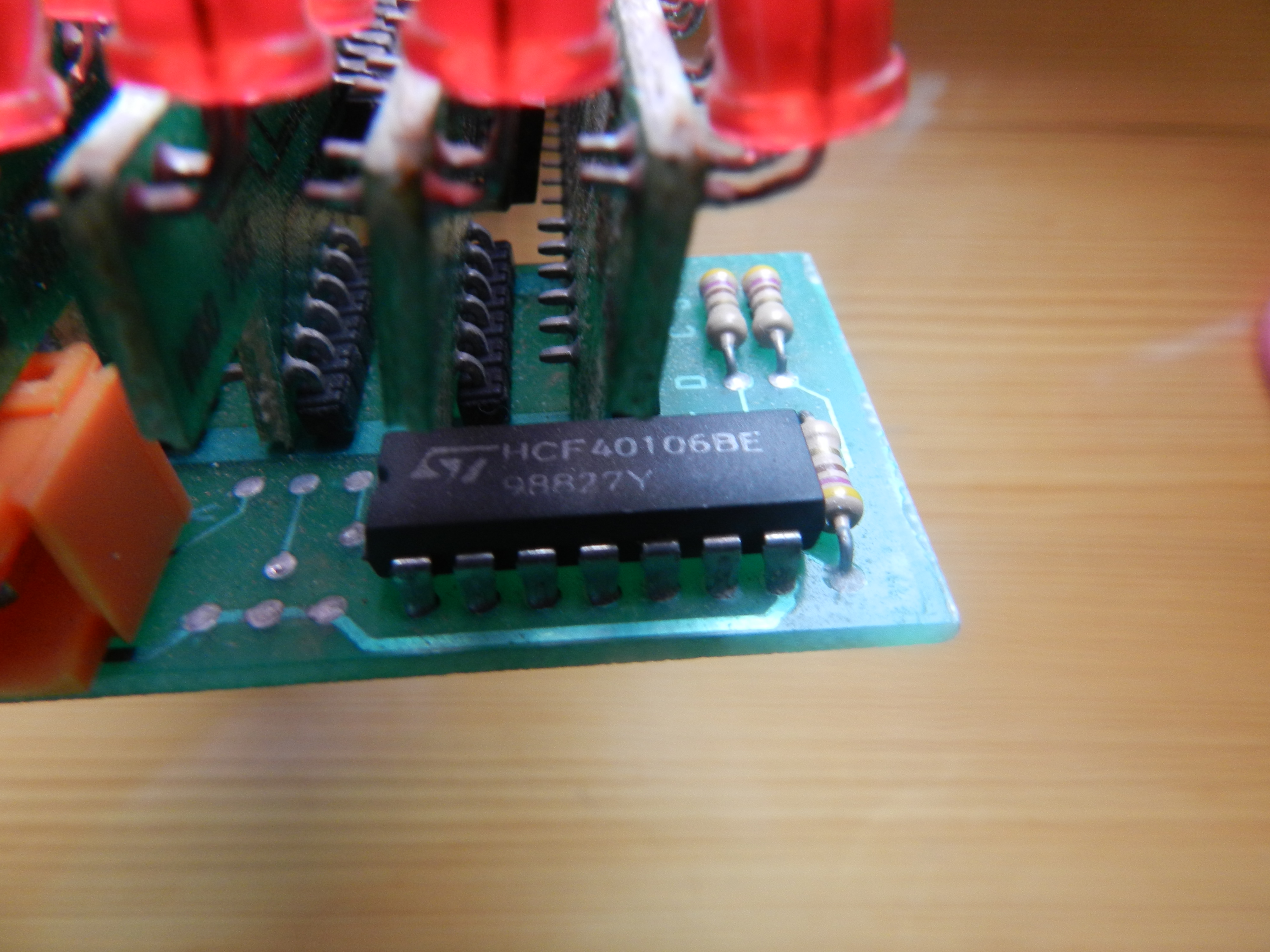 Jak sterować modułem LED z HCF4094 i HCF40106? Szukam datasheetów i ...