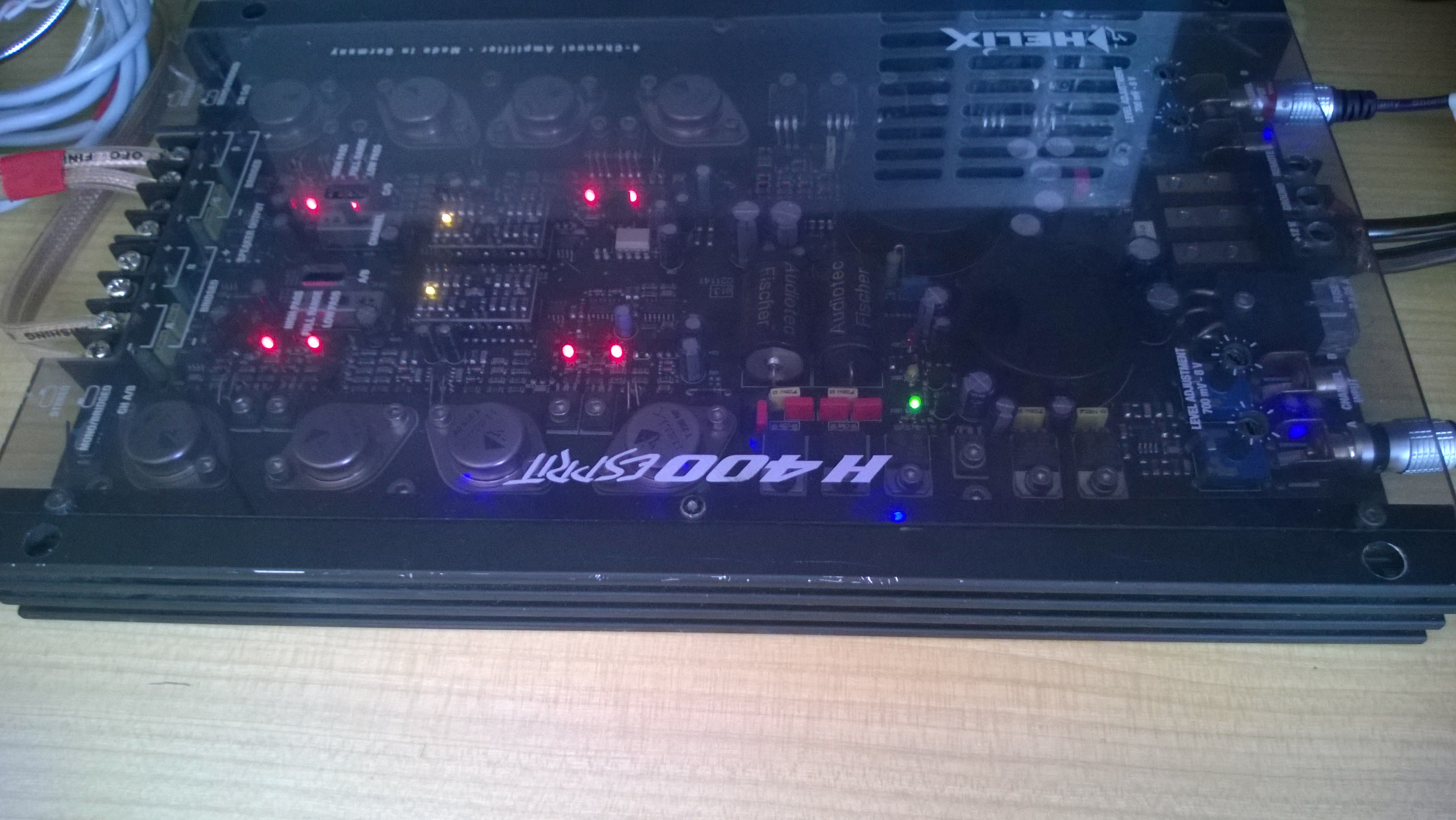 Helix H 400 Esprit - Mostkowanie do uzyskania 2 kanałów stereo