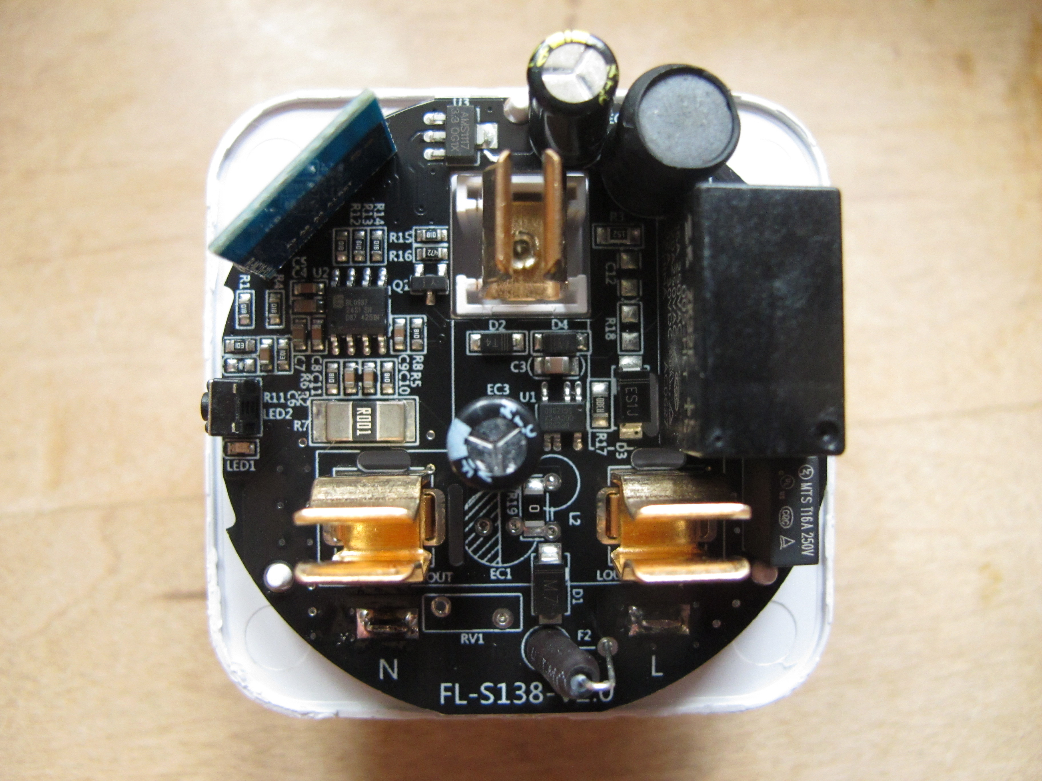 Disassembling Tuya-Based UK Smart Plug and Installing OpenBeken ...