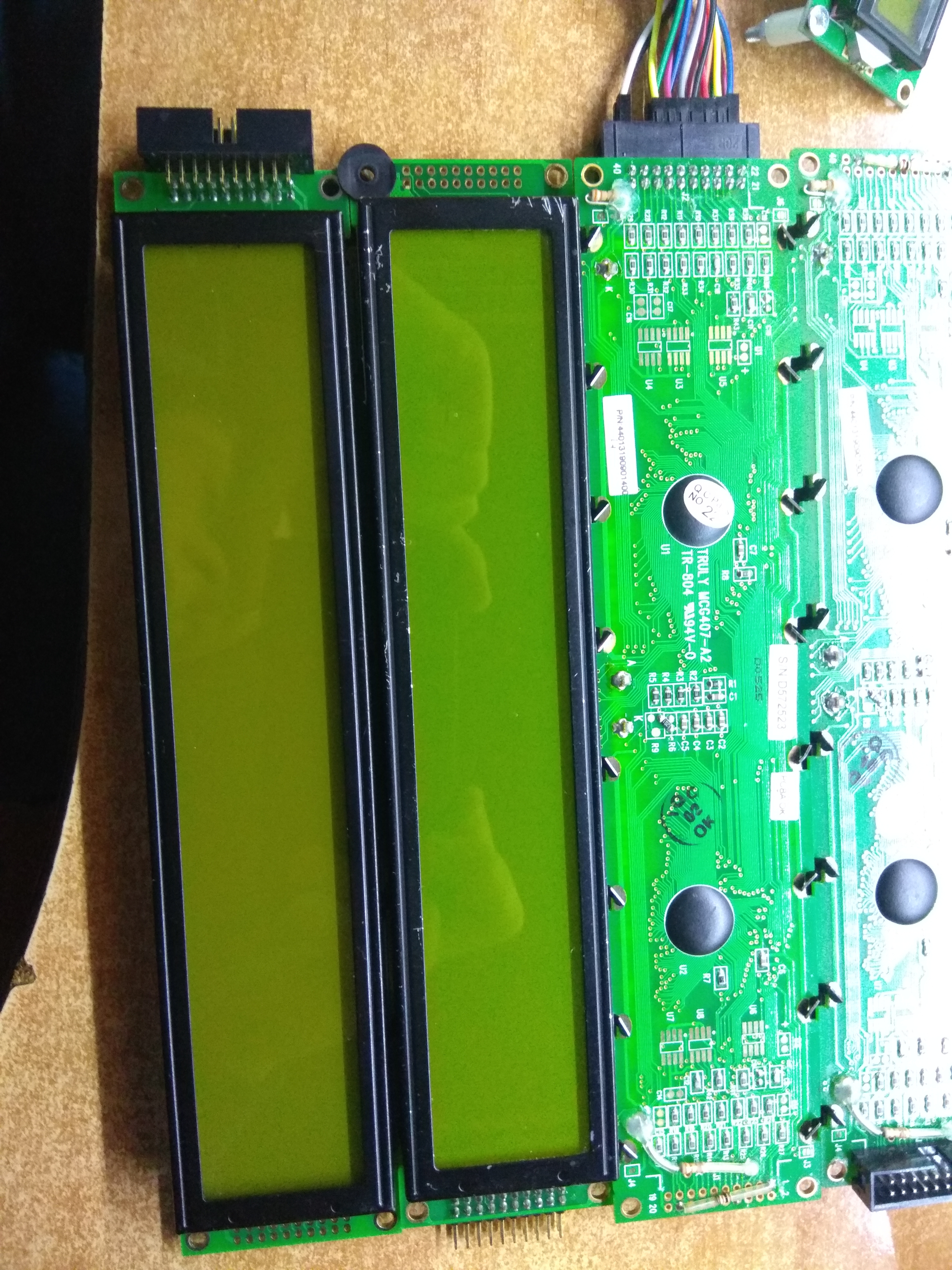 Jaki to typ LCD? LCD 2x40/4x40 20pinów SM-300? Szukam-schematu/datasheetu.