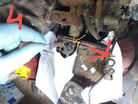 Dźwignia przepustnicy gaźnika kosiarki spalinowej - silnik Brigsa