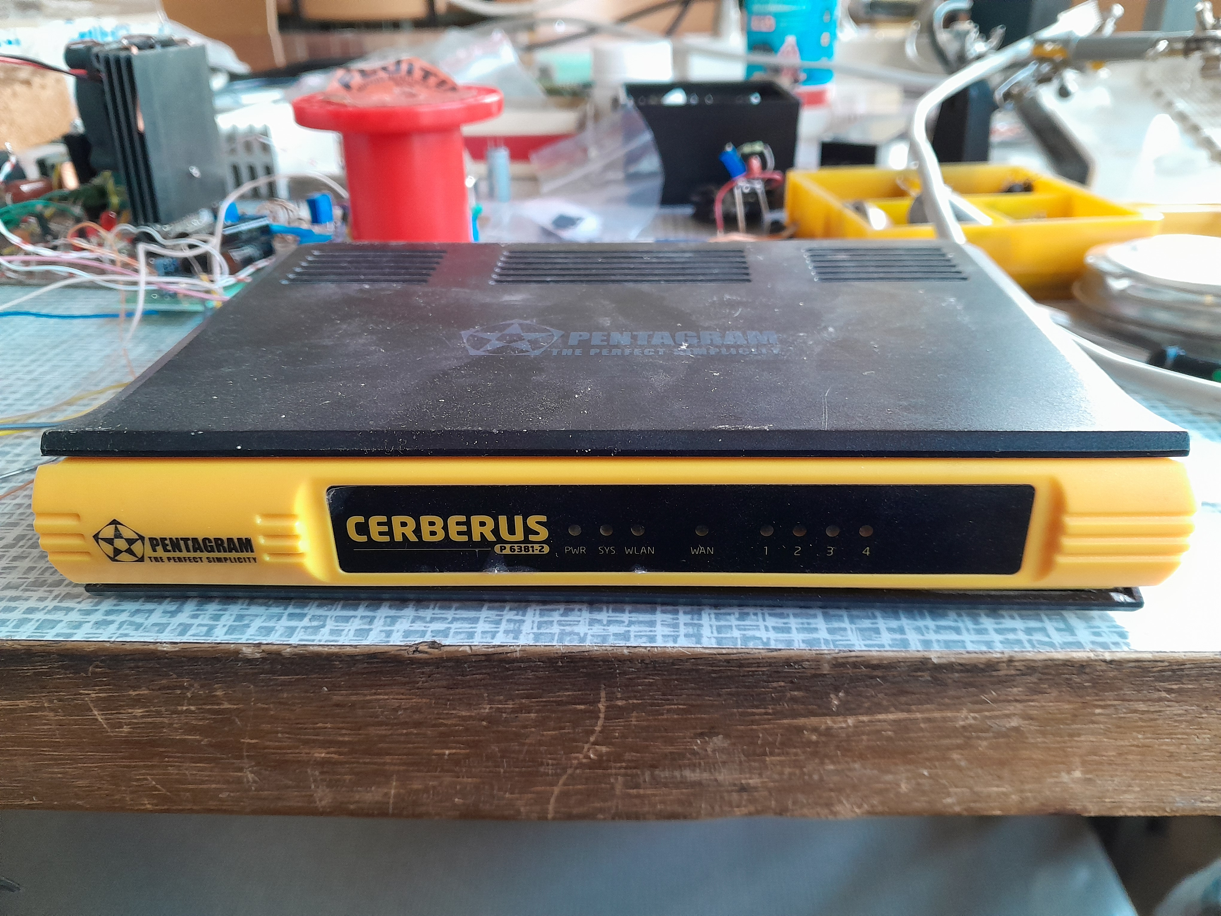 Wnętrze routera WiFi Pentagram Cerberus P 6381-2 - elektroda.pl