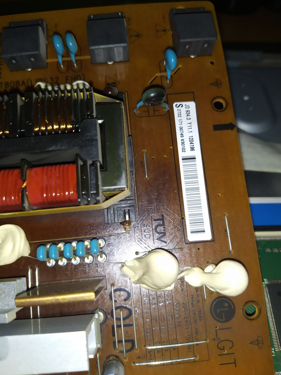 Jaki kondensator powinienem wstawić do zasilacza PLHL-T808A w telewizorze PHILIPS ? Oznaczenie C401.