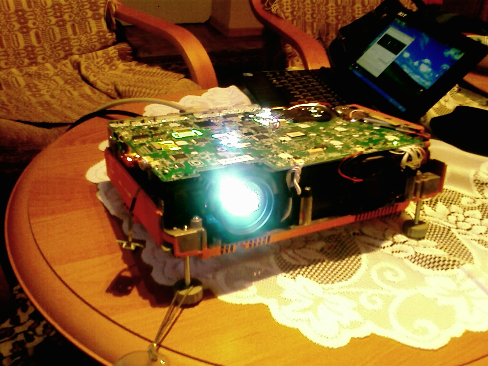 Jak uruchomić projektor Infocus LP340 bez lampy i zasilacza? - 34