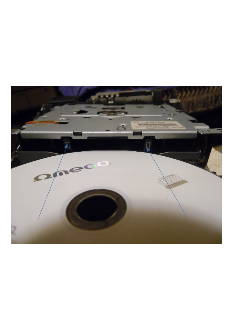 Radio samochodowe Blaupunkt Bermuda MP36. Nie działa CD. Brak napięć.