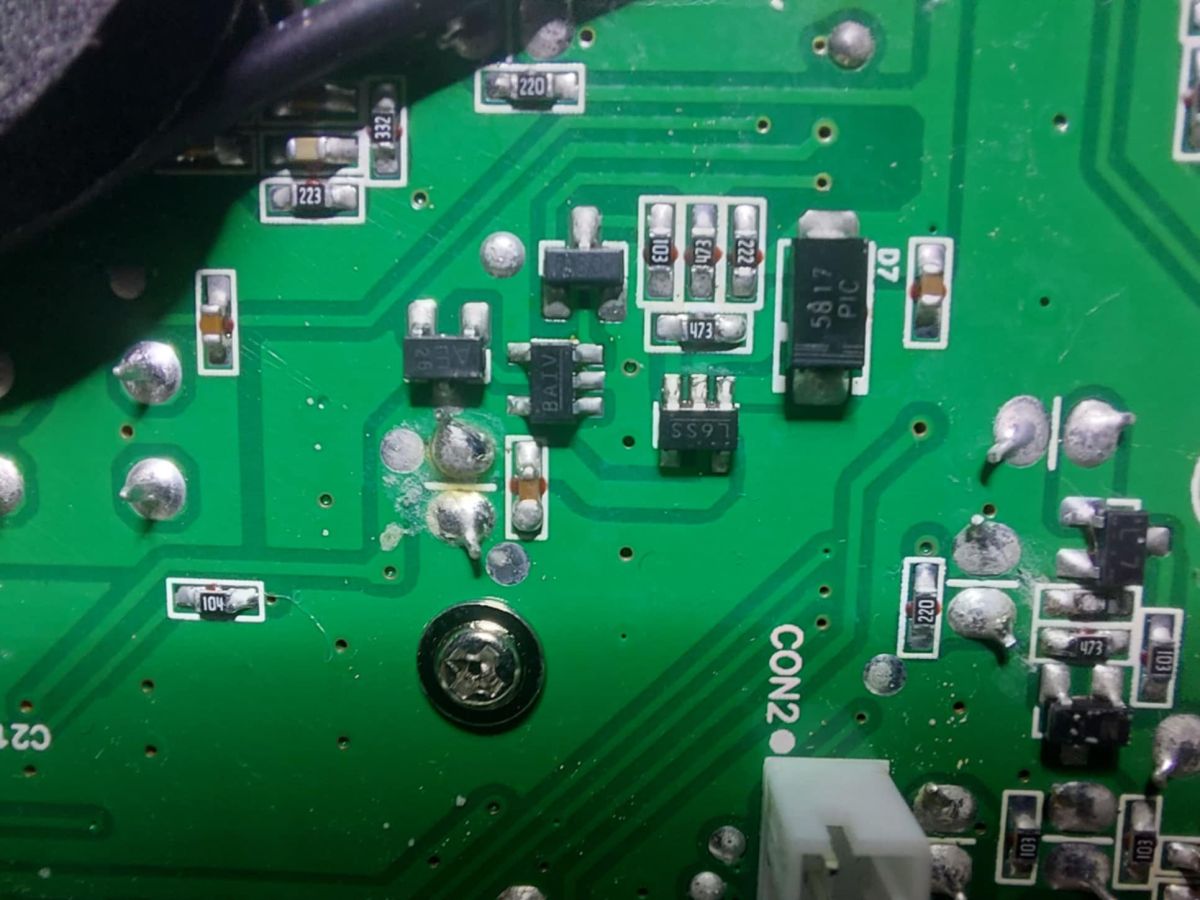 Roberts SolarDAB 2 – radio nie reaguje na przyciski, nagrzewający się ...