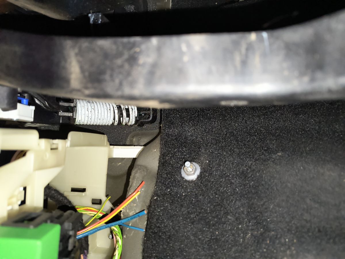 Citroen C5 X7 2.0 HDi 2009 - Ucięte przewody przy skrzynce bezpieczników