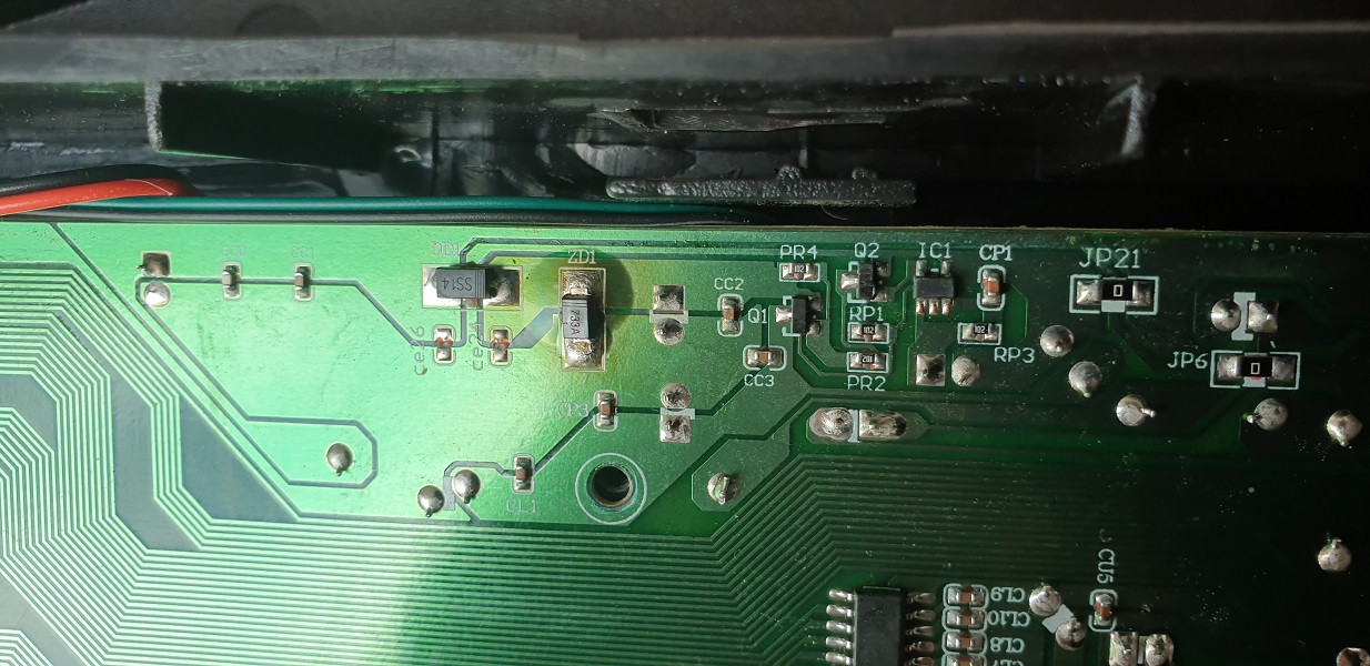 Tablica do rzutek - nie działający element ZD1 733A na płycie głównej ...