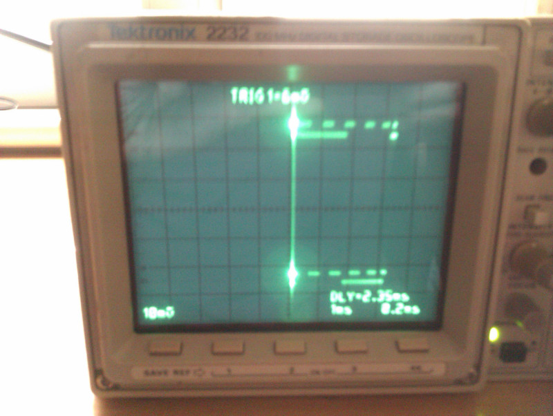 Tektronix 2232 - zwężony obraz po pomiarze napięcia na dzielniku focusa