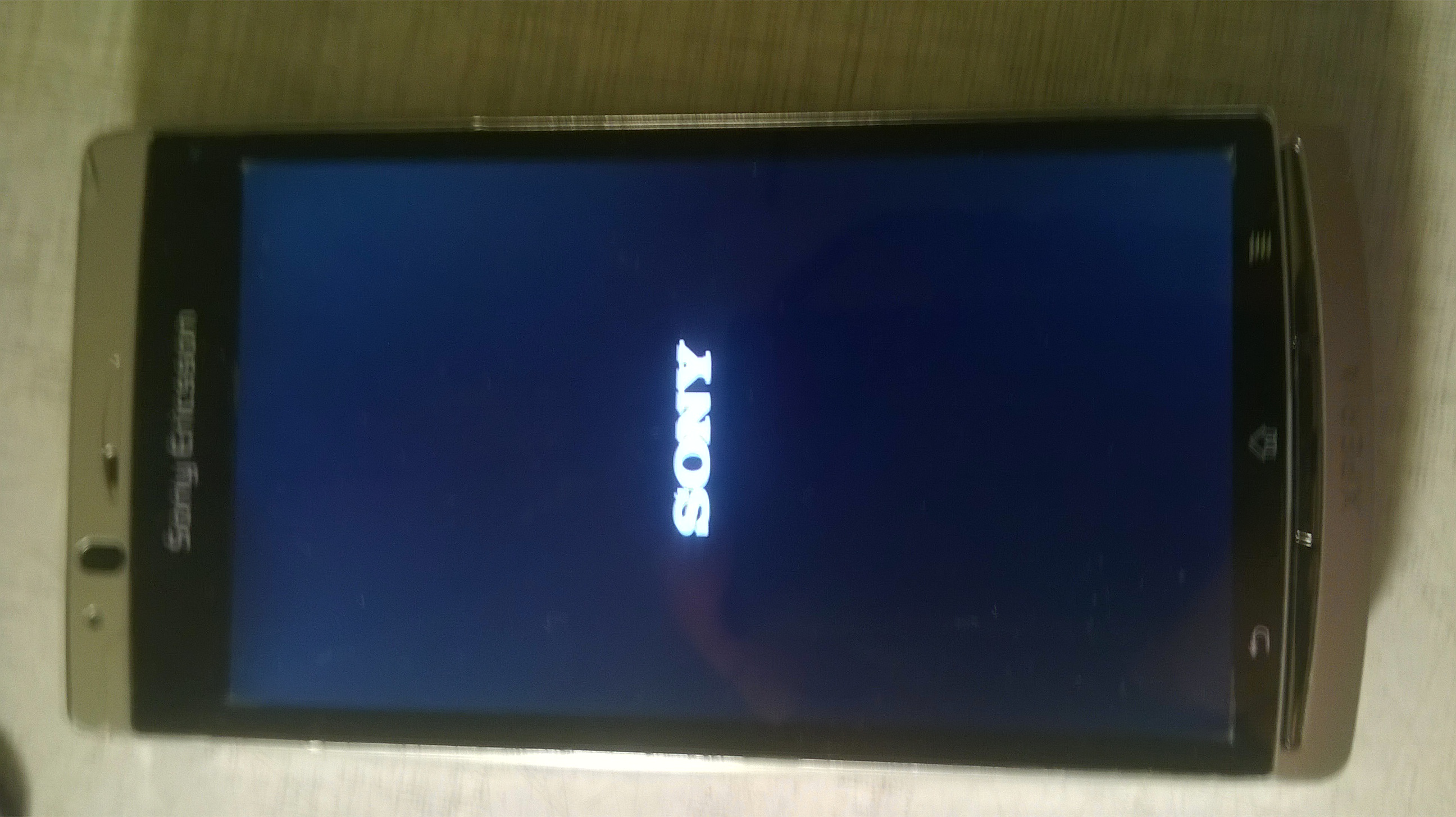 Sony Ericsson Xperia LT 18i - Wyświetlacz "śnieży"