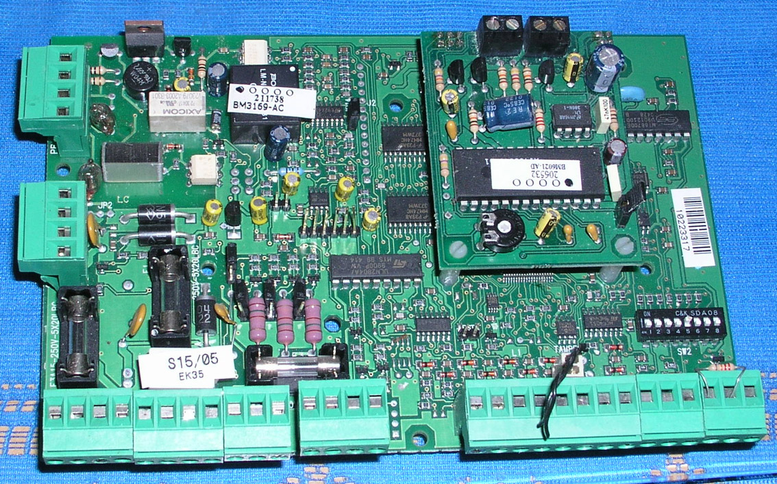 Jakie centrale pasują do klawiatur ADEMCO 3127, 6139 i Elkron KP120D?