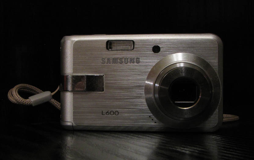 Samsung L600 - jak naprawić uszkodzony obiektyw po upadku?