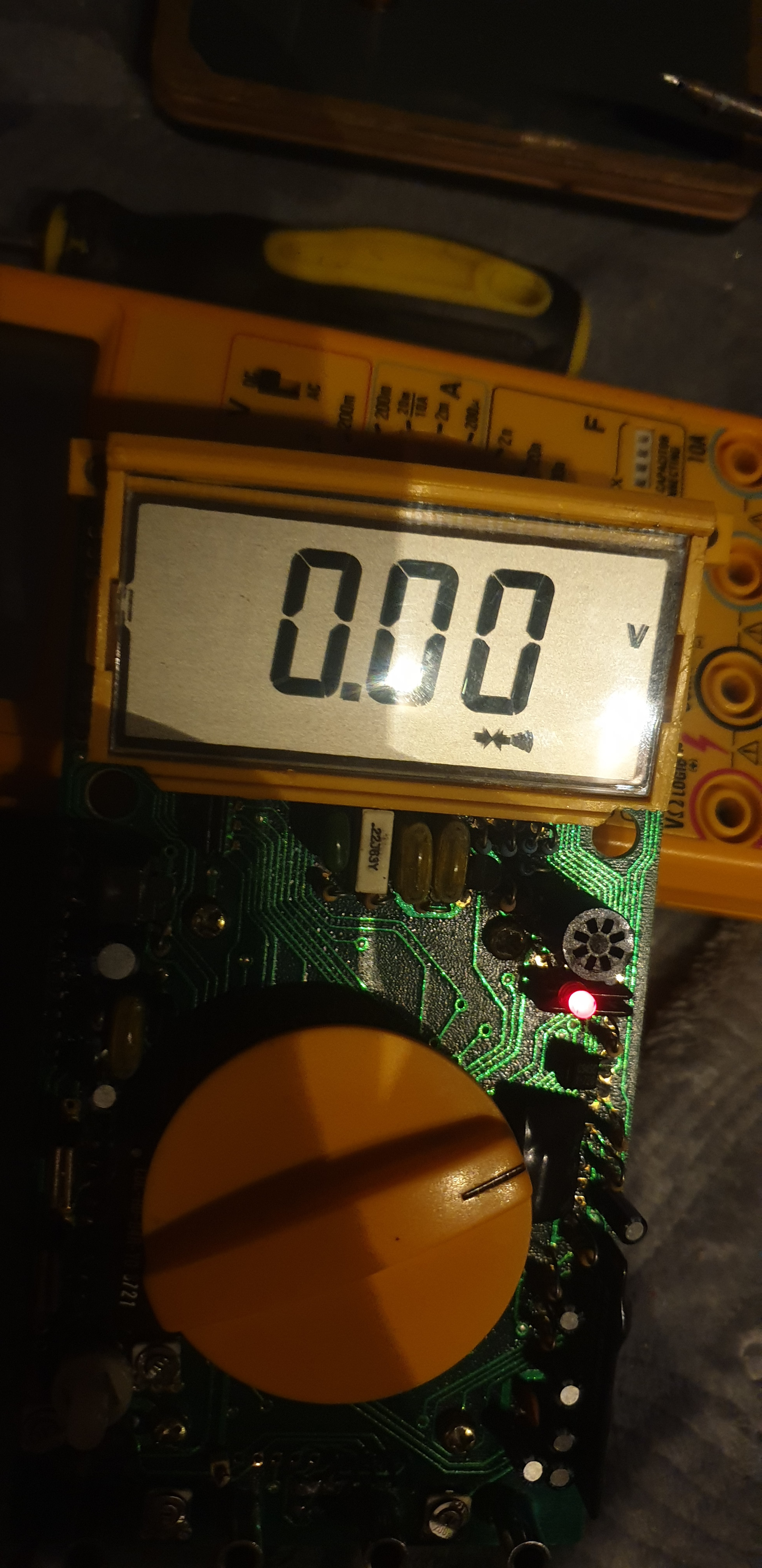 multimetr Metex M-3650 ciągle świeci dioda, brak możliwości pomiaru ...