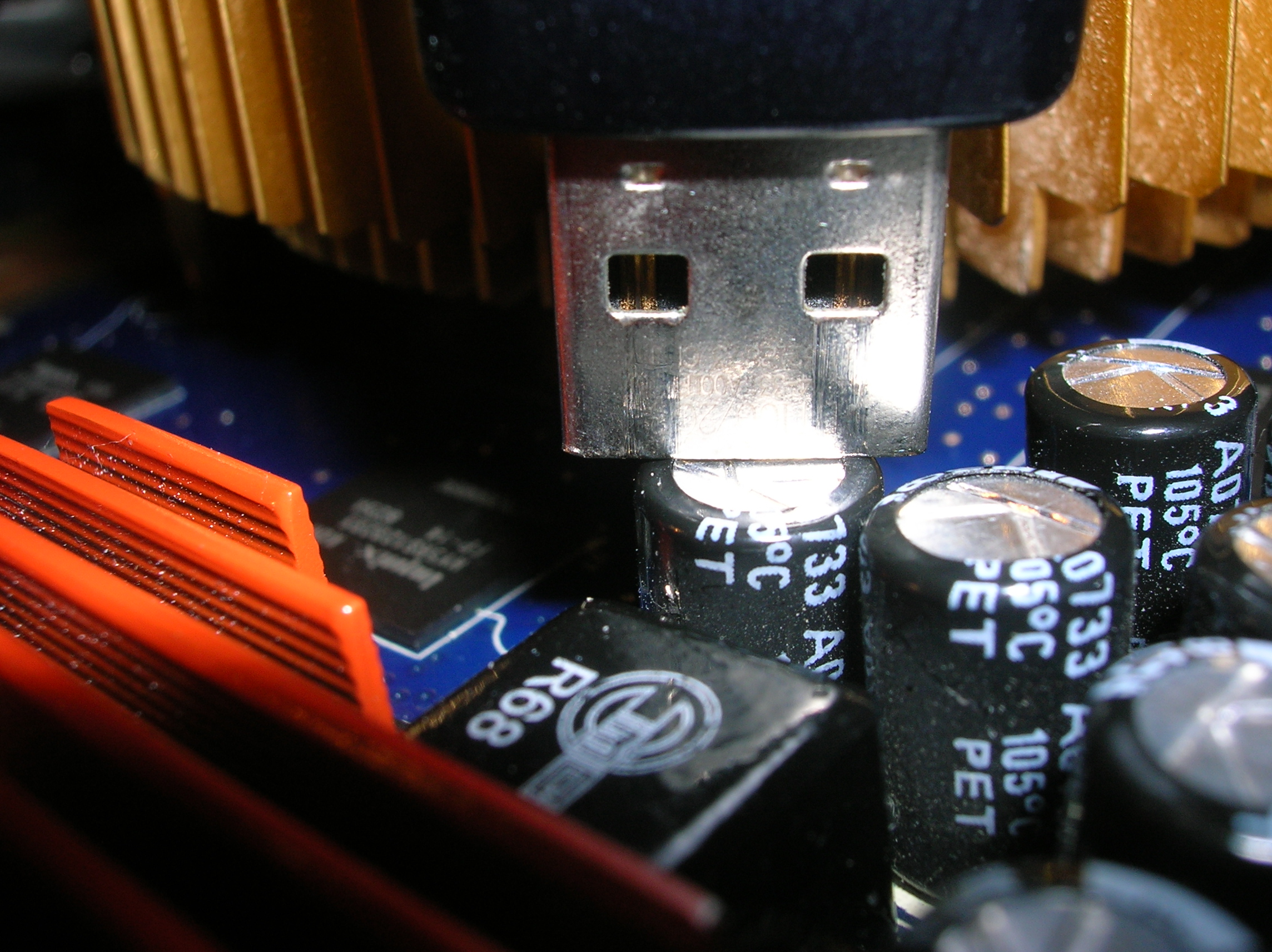 Jak naprawić spaloną cewkę TRIO R68 na karcie Asus 8600GT?