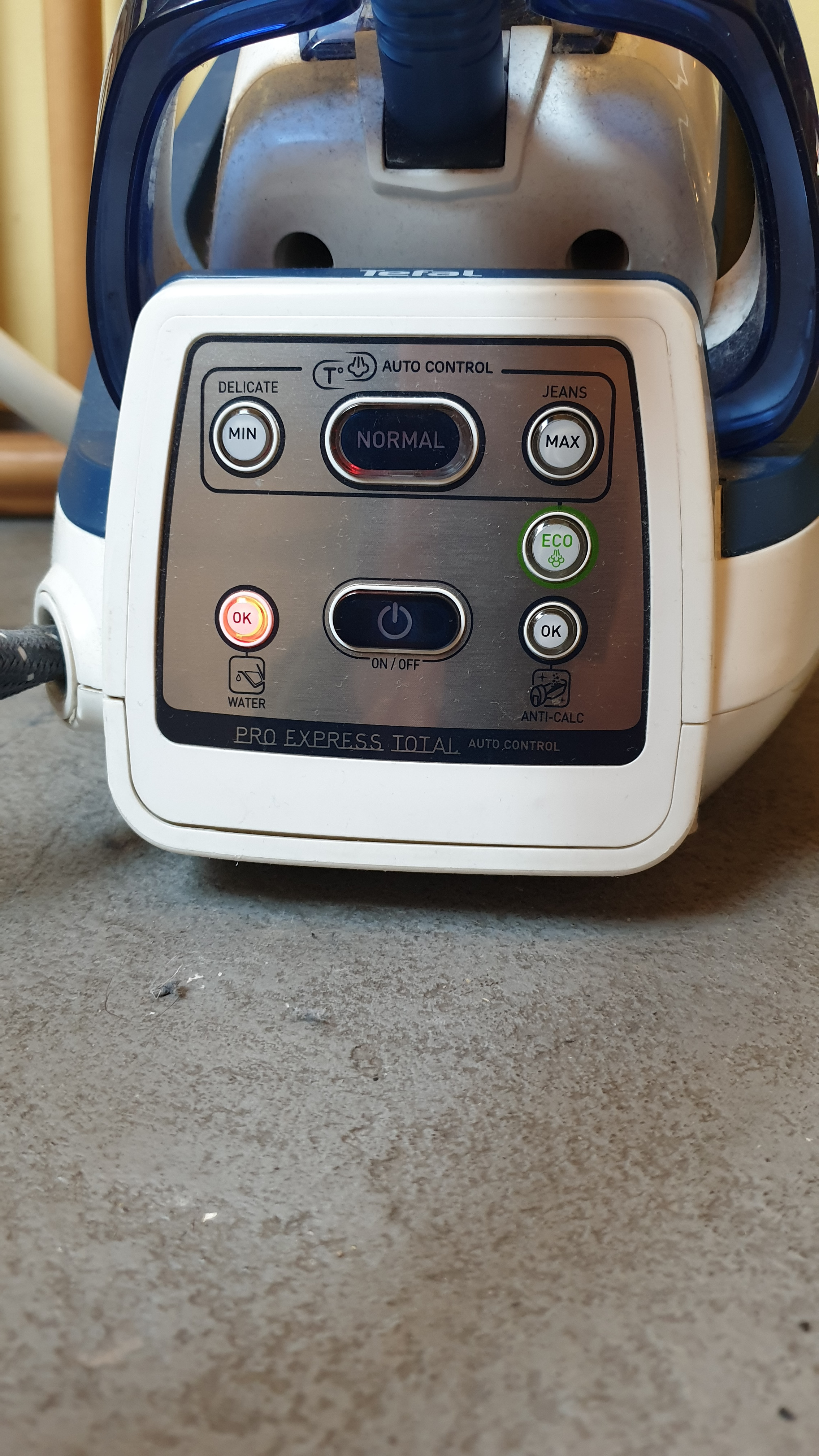 [Rozwiązano] Tefal GV8960 sygnalizuje brak wody mimo jej obecności ...