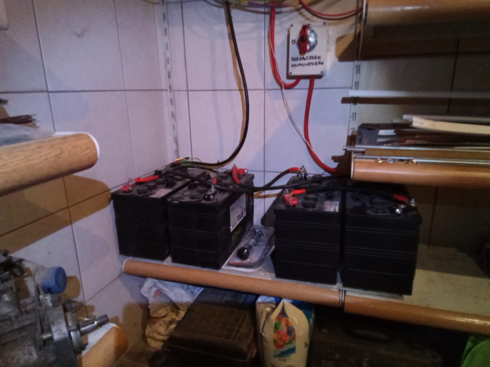 Falownik Epever HM-3000 praca off-grid + panele solarne (doświadczenia)