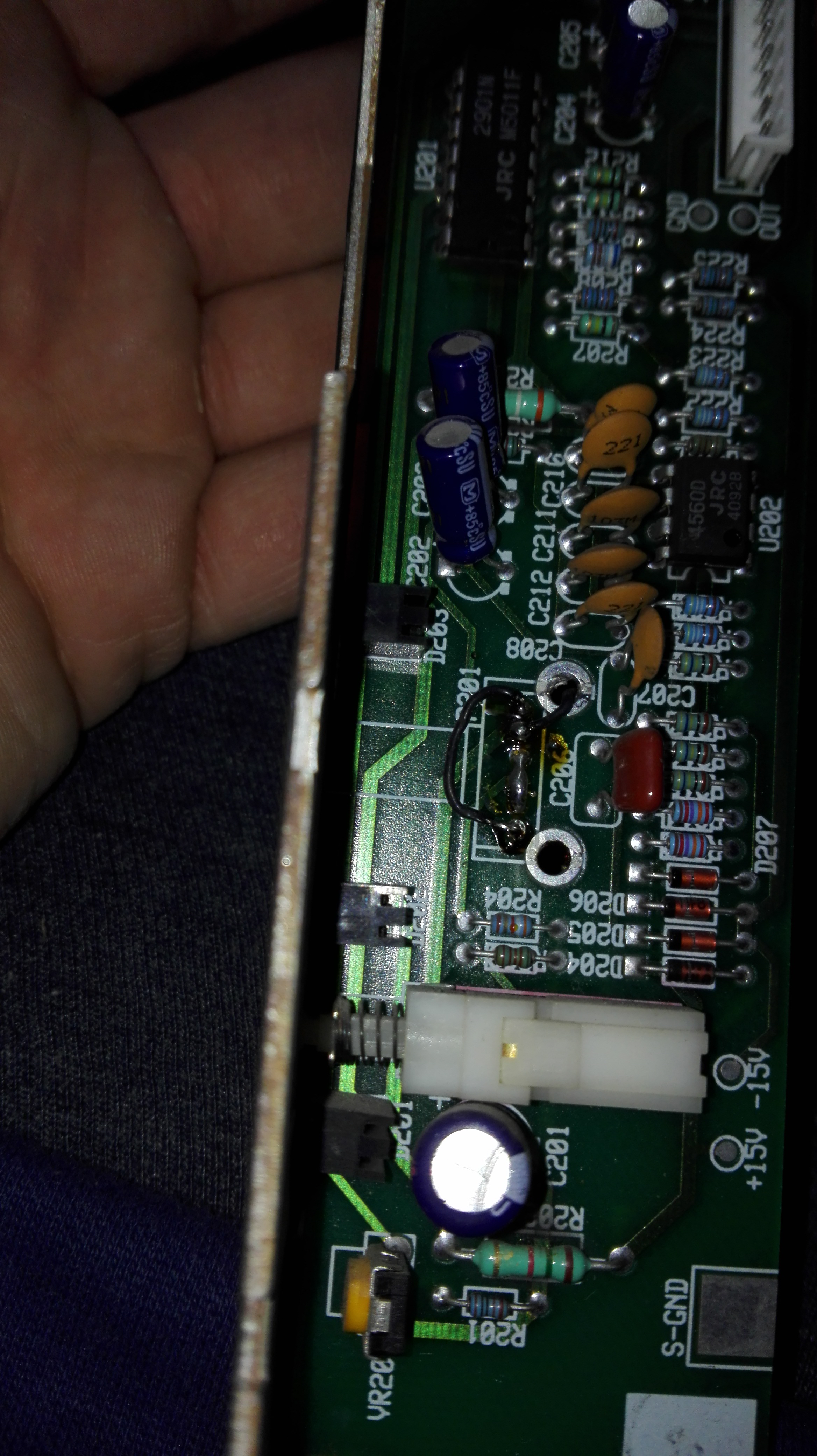 JBL Eon G1 15 - Jaki potencjometr obrotowy do regulacji głośności?