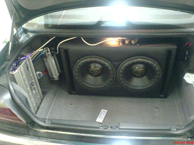 Lanzar Max 12 z Blaupunkt GTA 450 - Niesamowity bas przy 160 RMS!