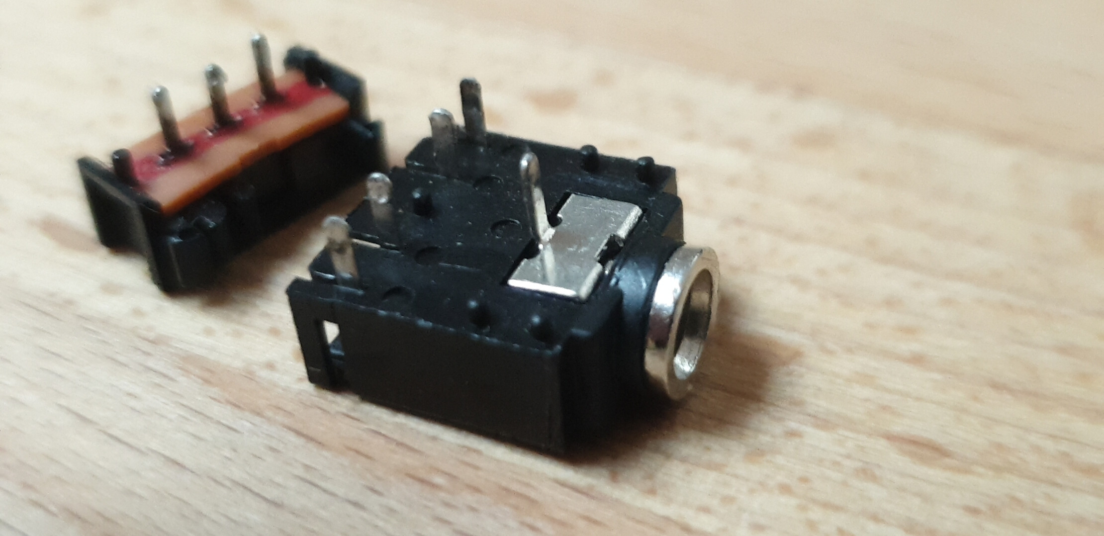 [Rozwiązano] Złącze jack 3.5mm z wyłącznikiem izolowanym