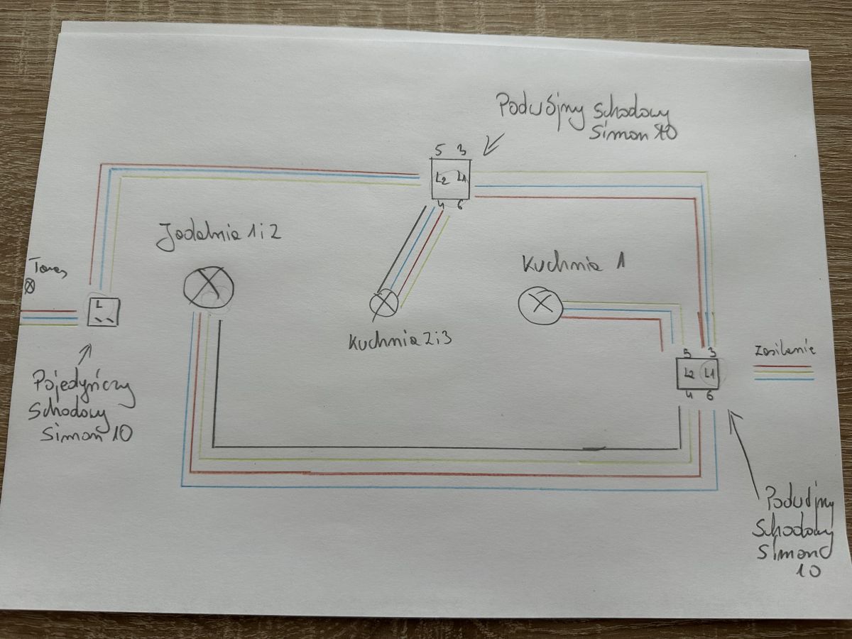 Jak podłączyć 2 podwójne i 1 pojedynczy włącznik schodowy Simon 10?