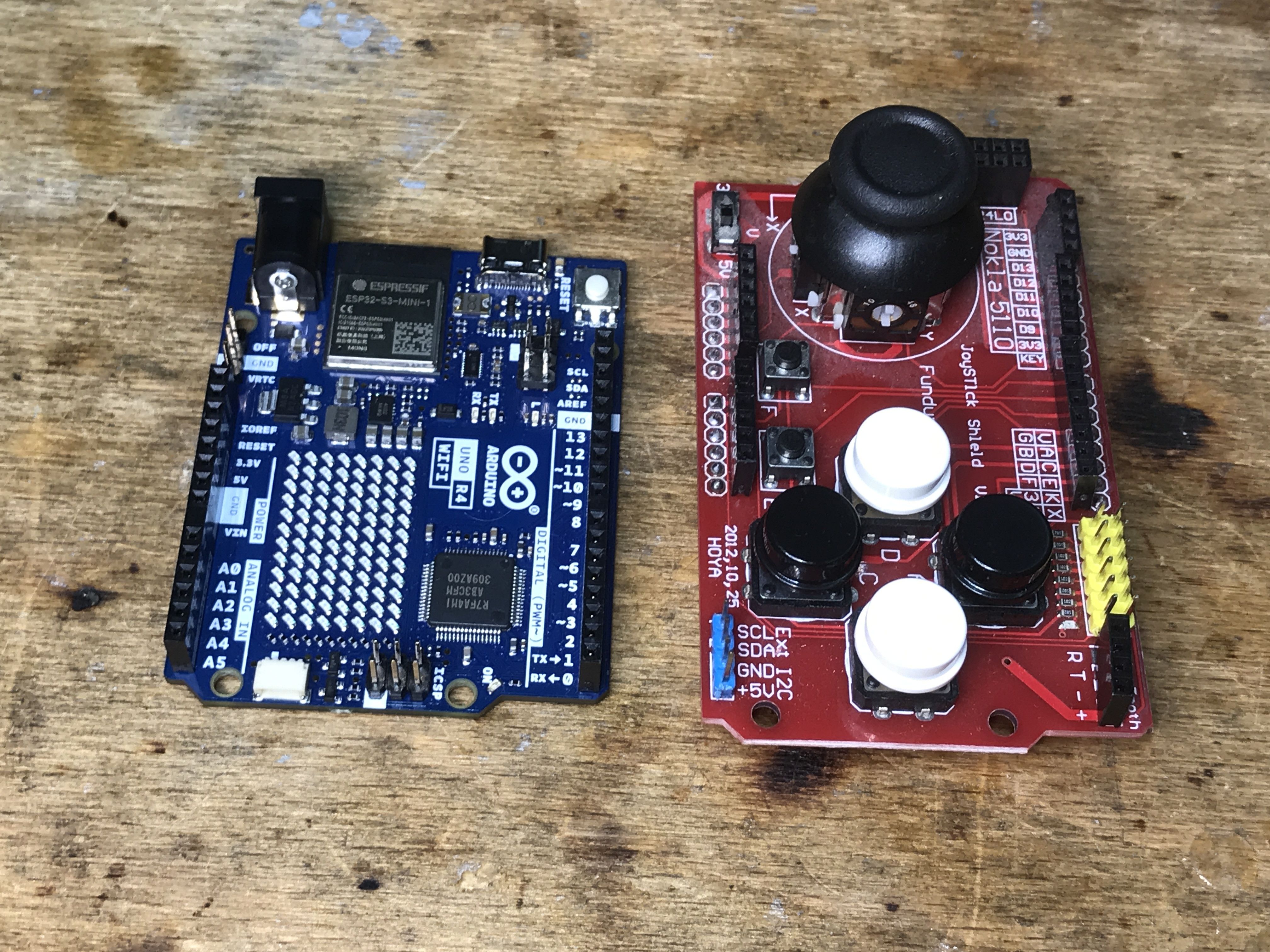 Arduino R4 WiFi and Joystick shield - your own wireless controller on WiFi