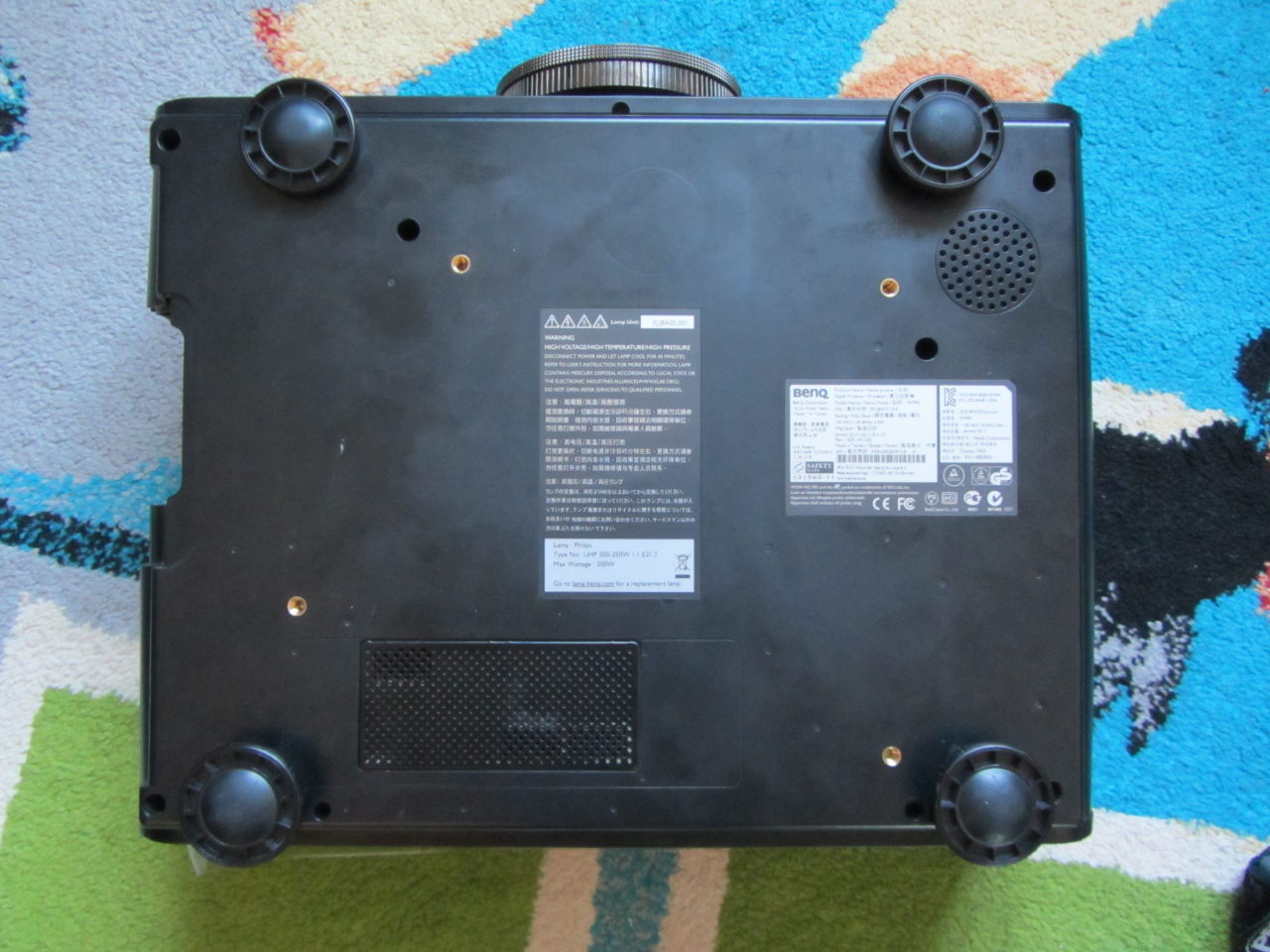 Jak zdjąć obudowę i pierścienie obiektywu w projektorze BenQ SH940/SP890?