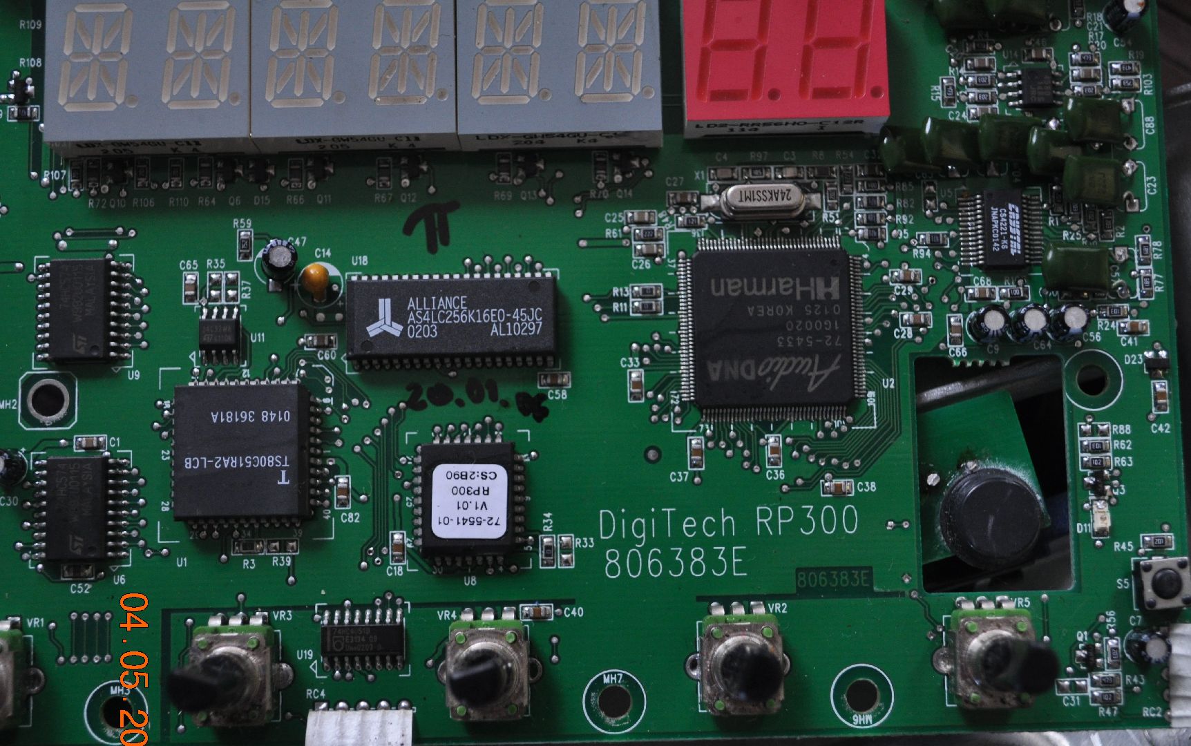 Efekt gitarowy Digitech rp300 / sam przełącza kanały