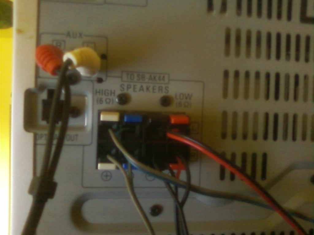 Podłączenie kolumn Panasonic SA-AK44 do wzmacniacza - jak połączyć kable?