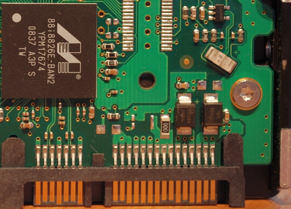 Jak naprawić 5 uszkodzonych dysków po awarii zasilacza? Wymiana transili?