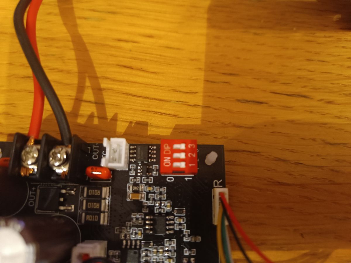 Jak ustawić napięcie na module XY6020L do zasilacza laboratoryjnego?