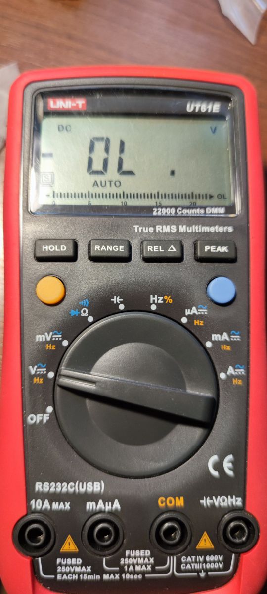 Miernik UNI-T UT61E - Wyświetlanie -0L i tikanie po wymianie baterii