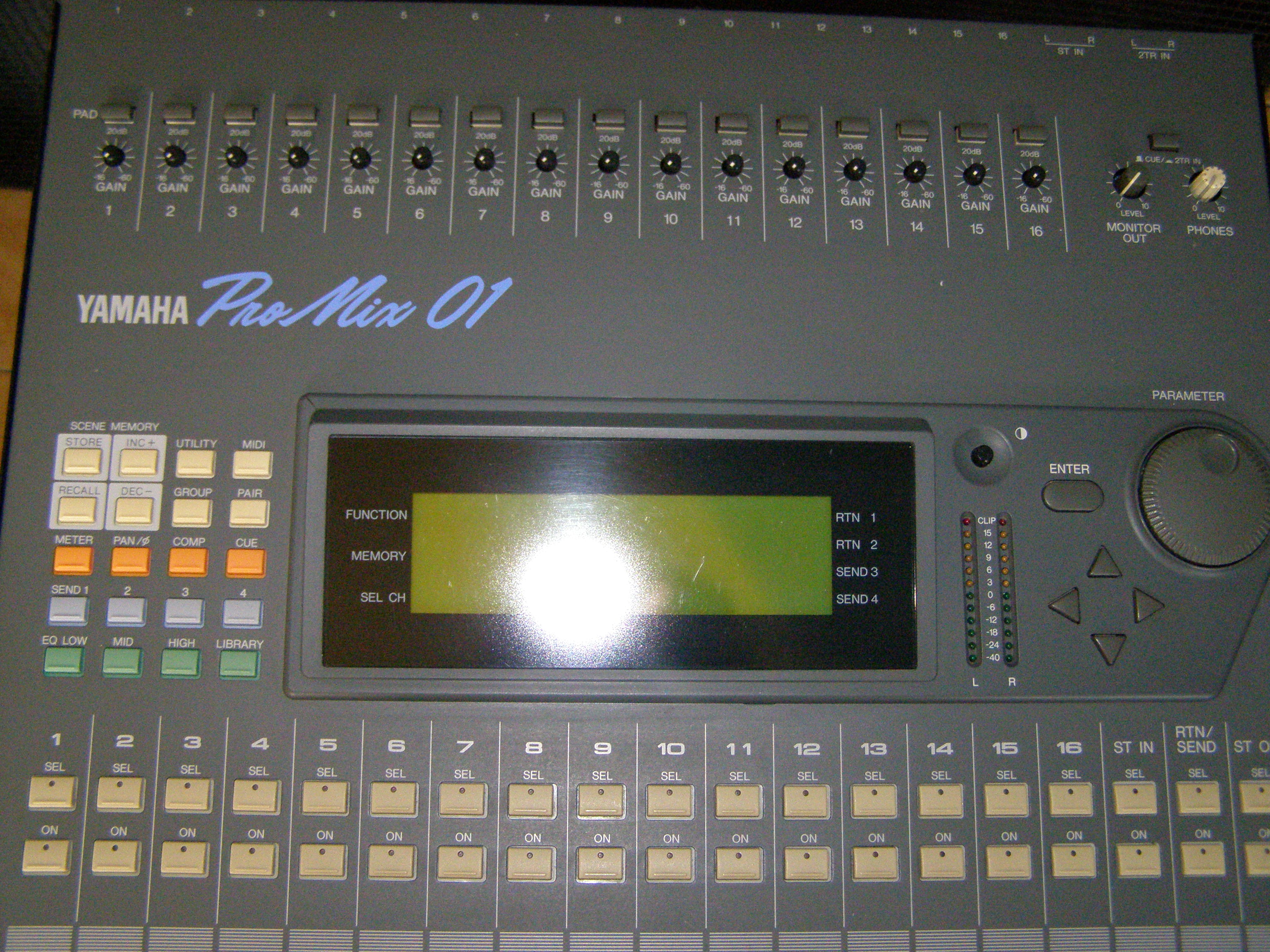 [Sprzedam] Mikser Yamaha ProMix 01 Cyfrowy zamienię