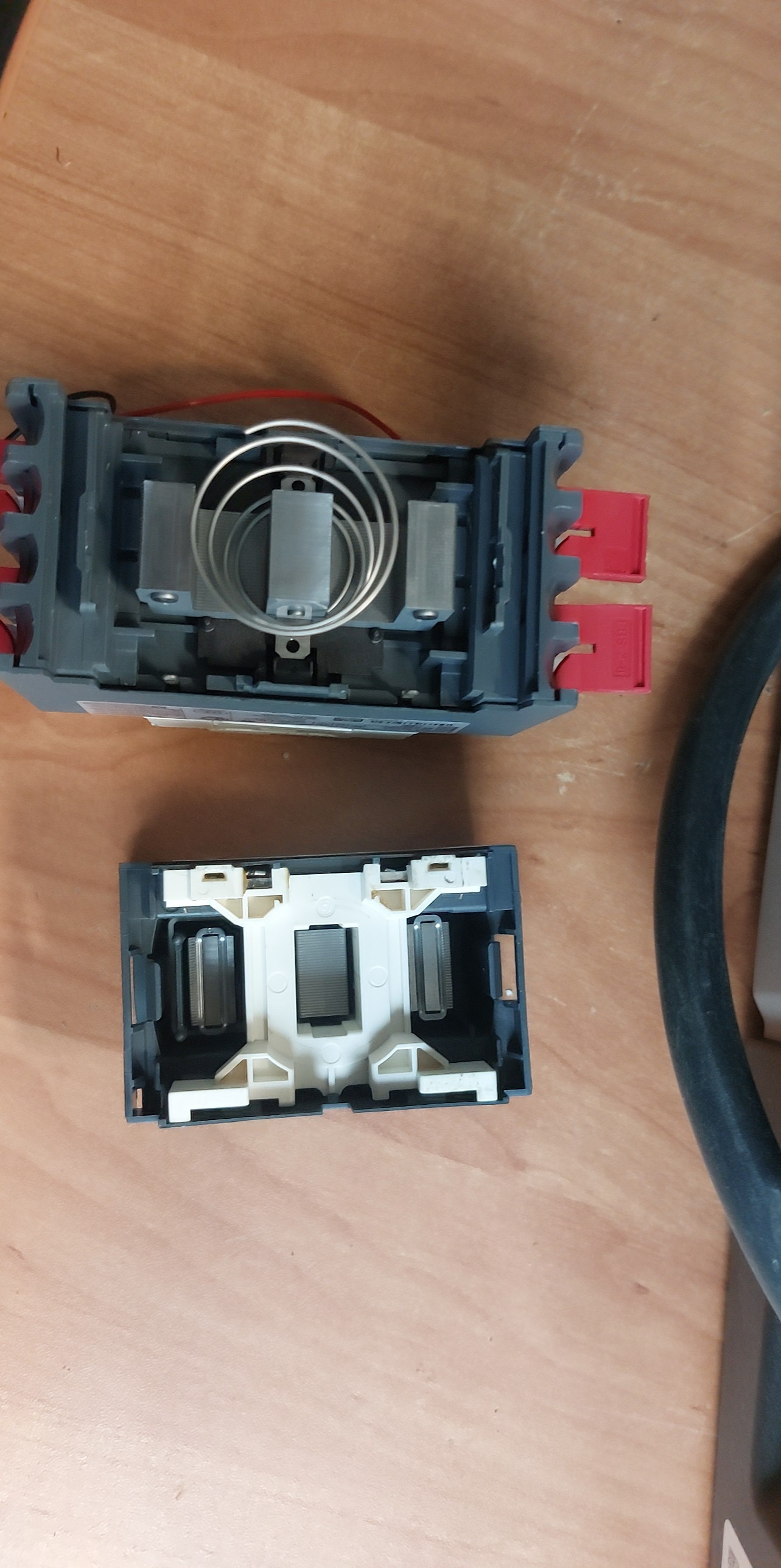 Zamiennik stycznika Schneider T40P7AB dla wallbox BMW i3 - jak dobrać?