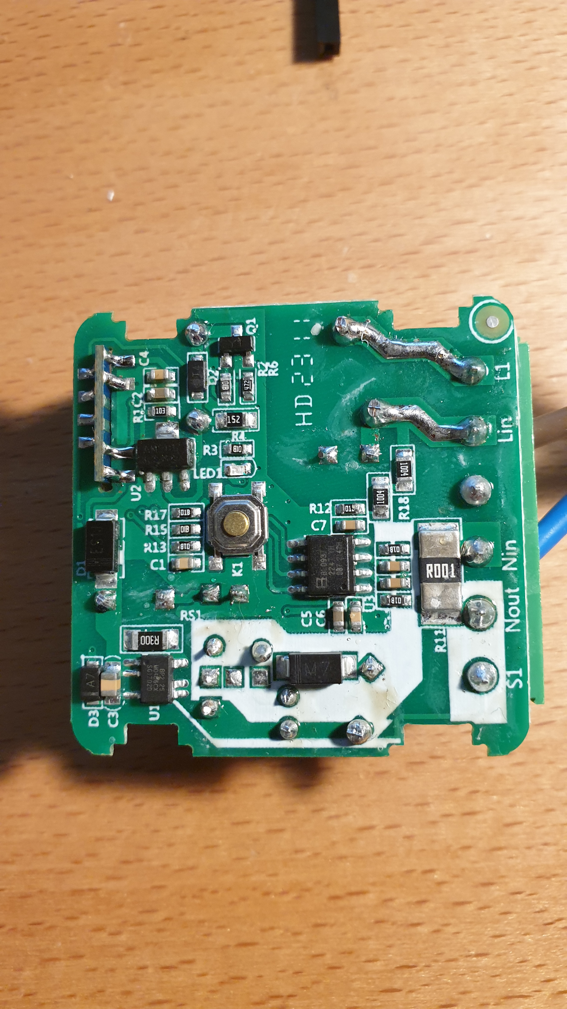Understanding the Aubess FS-02HW Mini Smart Switch: A Detailed Look at Chip CB2S BL2028N