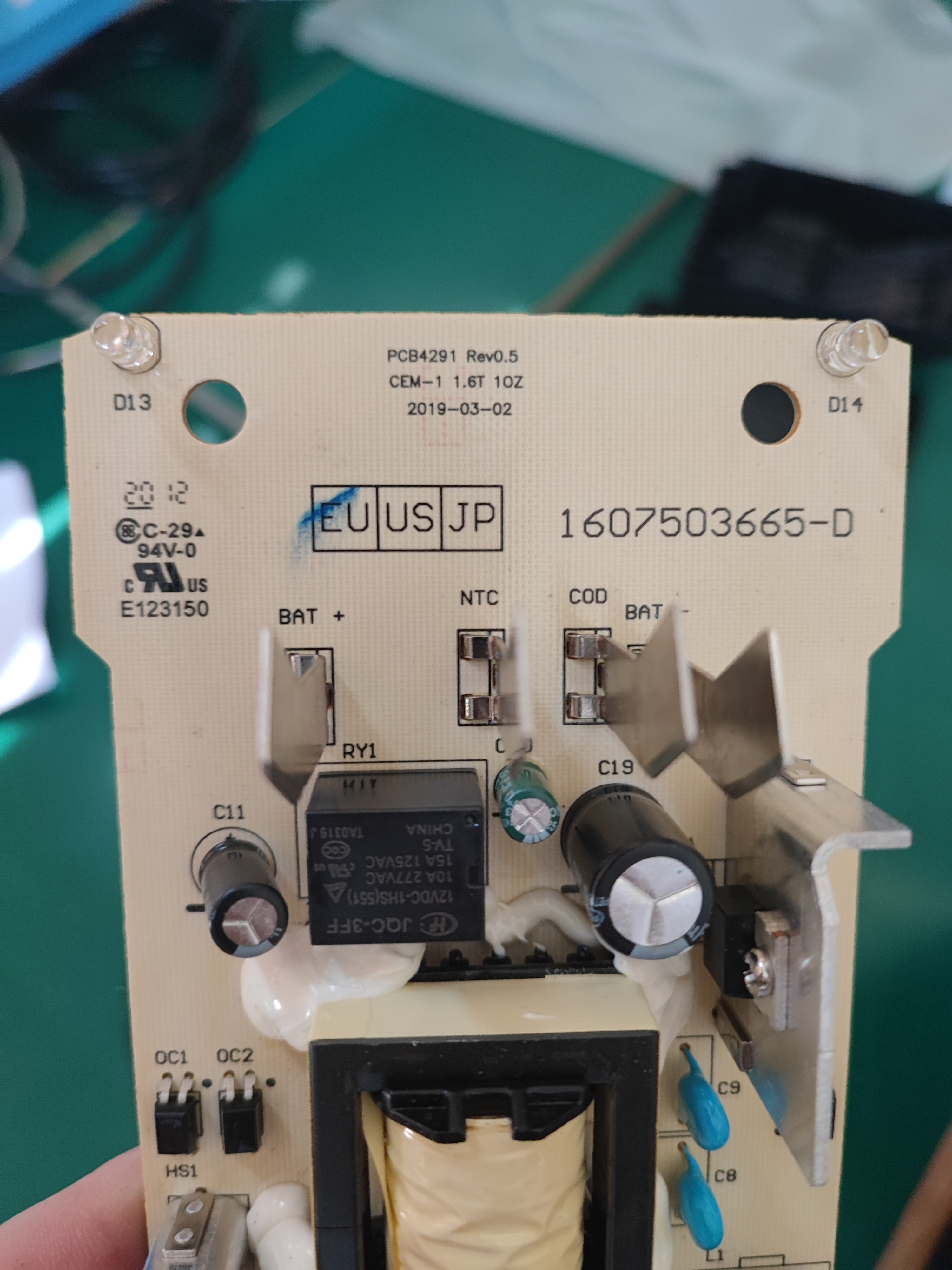 Bosch 18V-40 Charger - Identifying Damaged PCB Components, Transistor ...