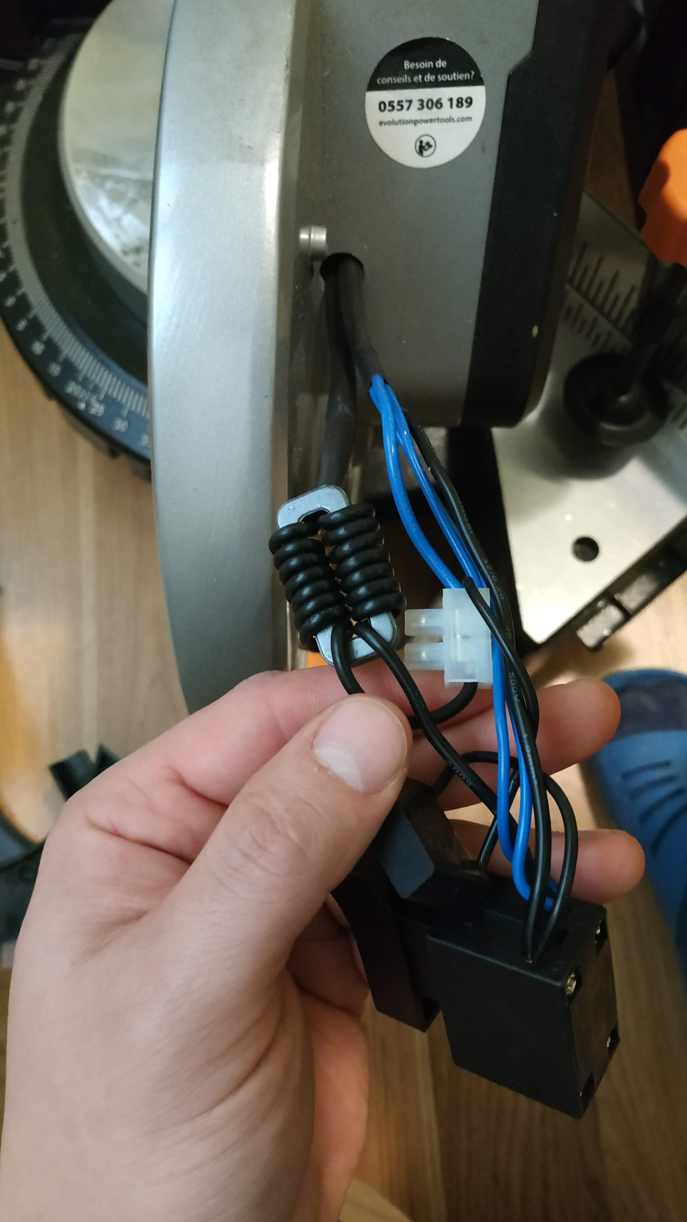 Jak obniżyć obroty ukośnicy Evolution Rage 3-DB do cięcia stali?