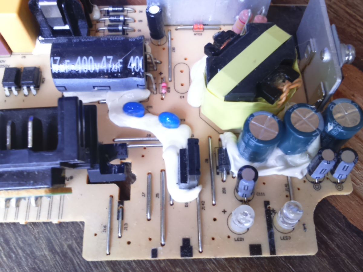 Jak oszukać ładowarkę DEWALT by ładowała baterie innych producentów ?😋