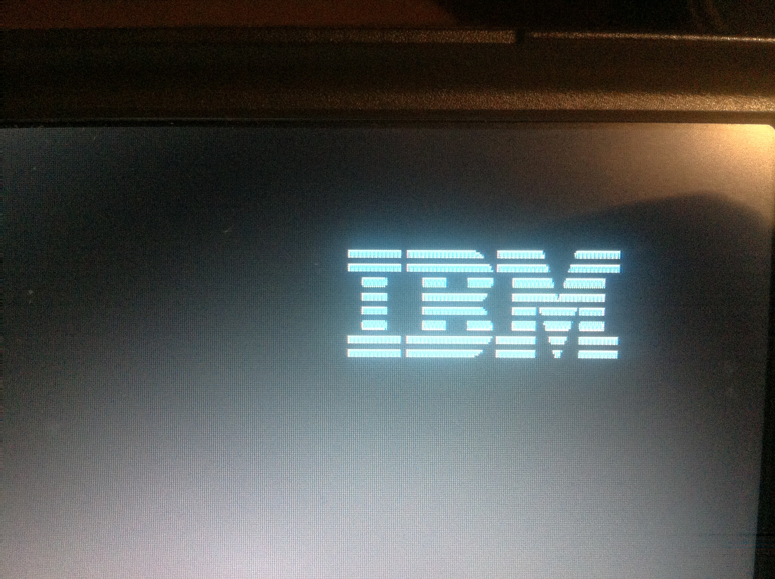IBM Thinkpad 600X - ekran - przekłamania w wyświetlaniu kolorów.