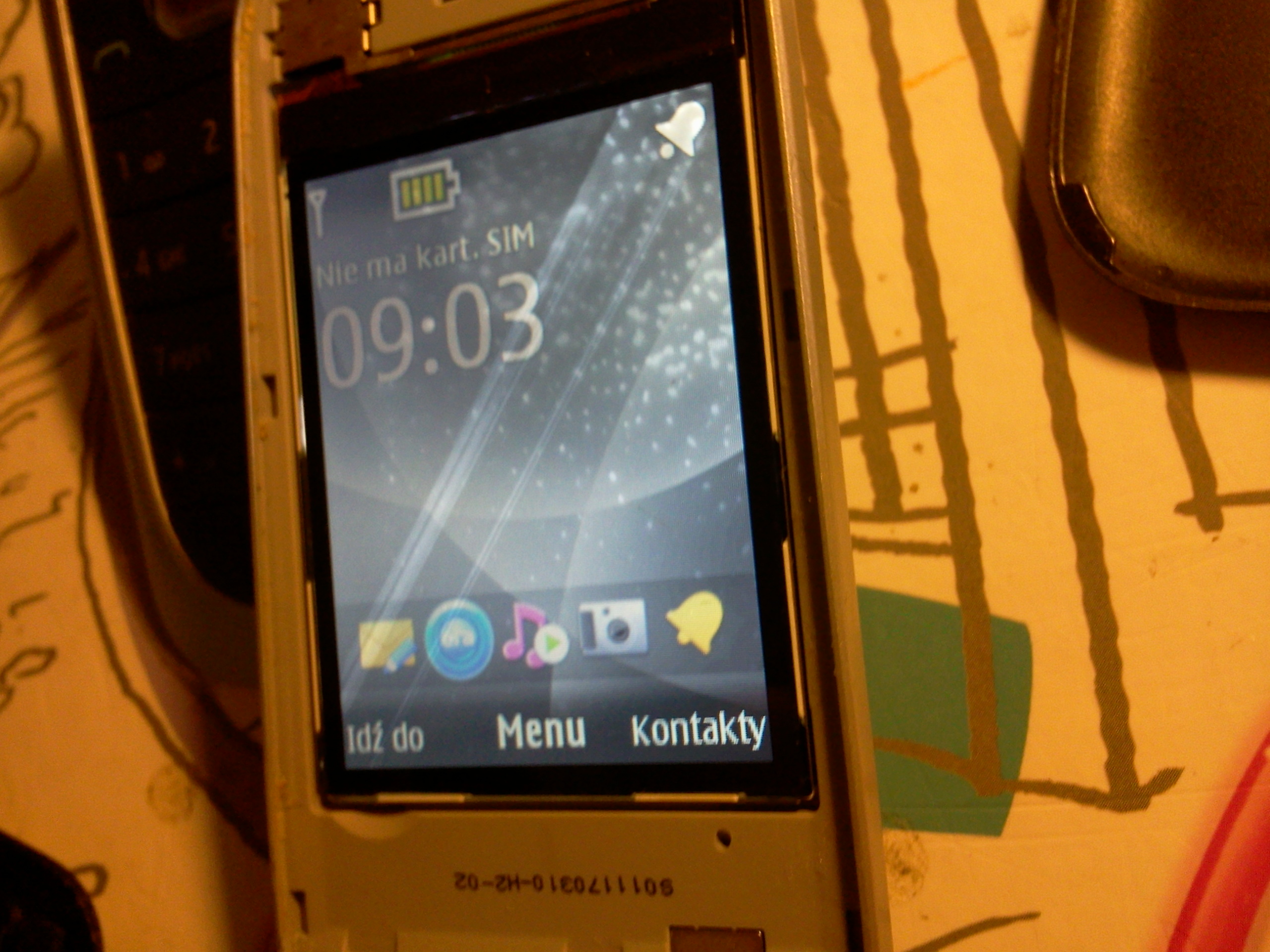Nokia 7020a-2 - Jasne plamki po zalaniu herbatą, co mogło się uszkodzić?