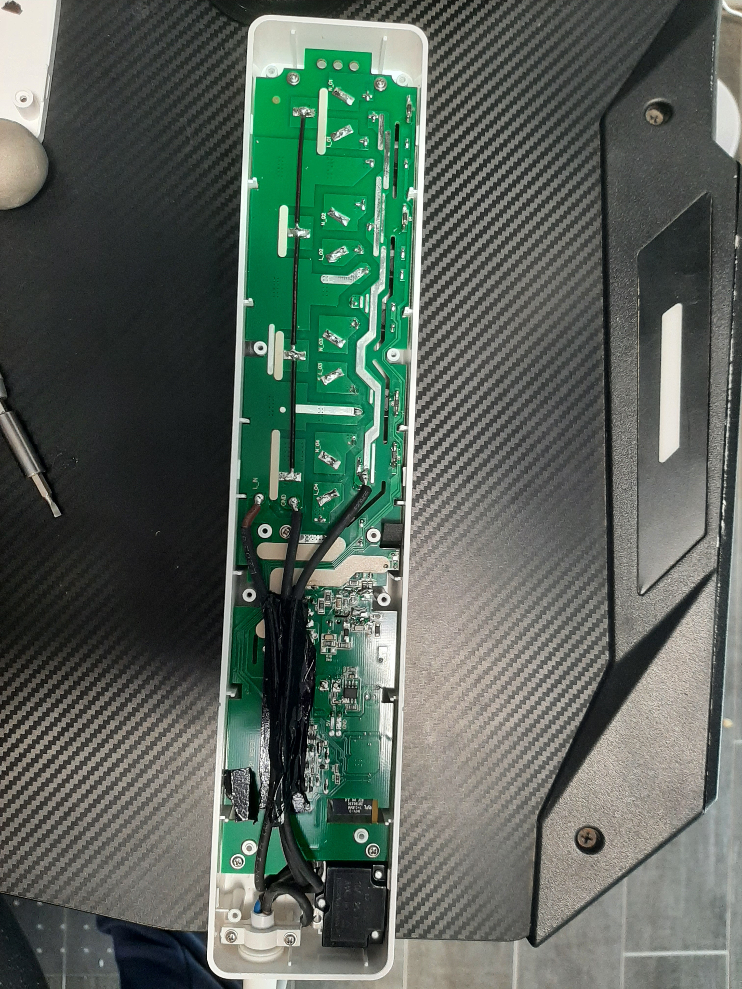 Cygnett 4 Outlet Smart Power Board with 2x USB-A Ports - Teardown