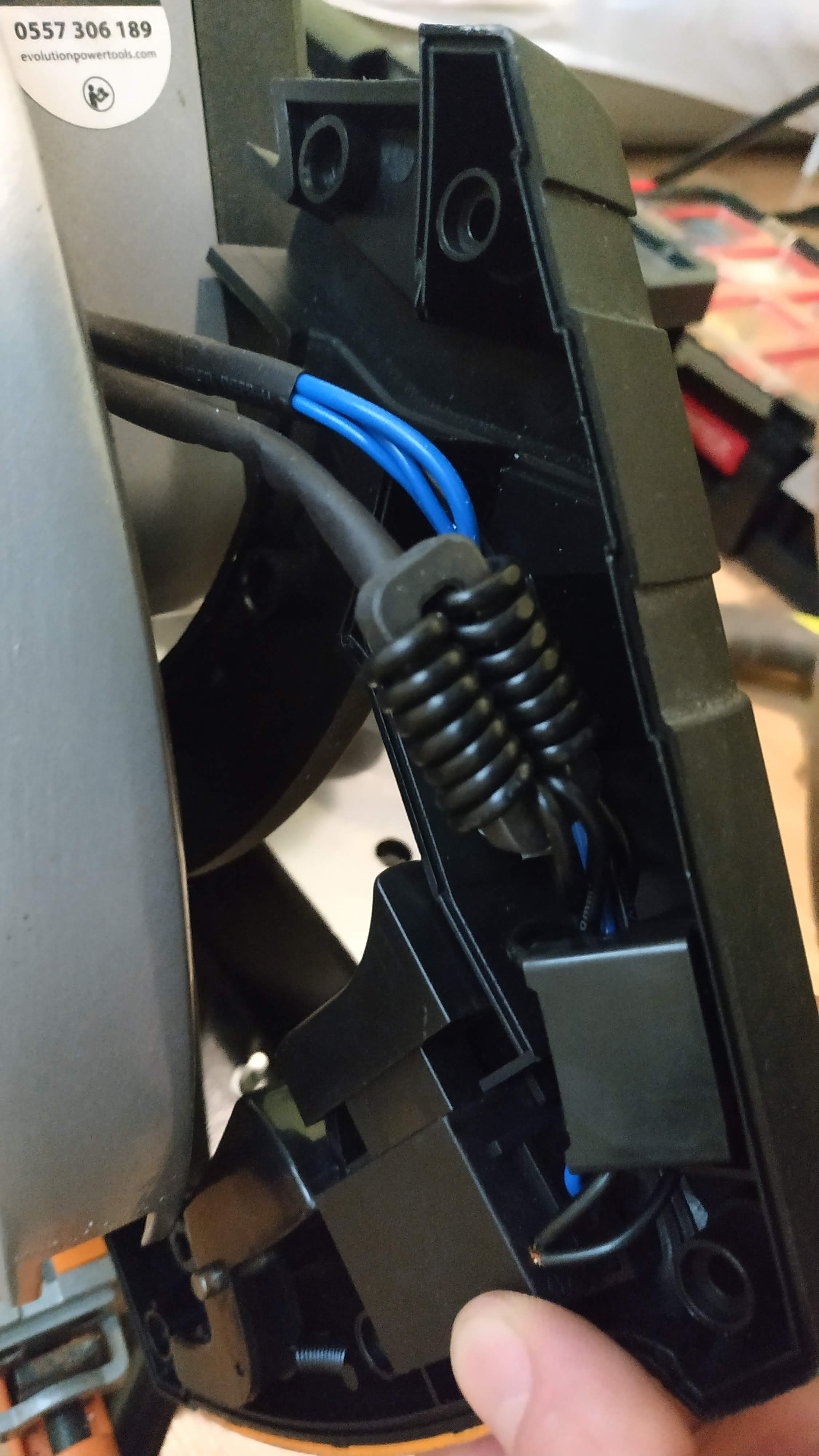 Jak obniżyć obroty ukośnicy Evolution Rage 3-DB do cięcia stali?