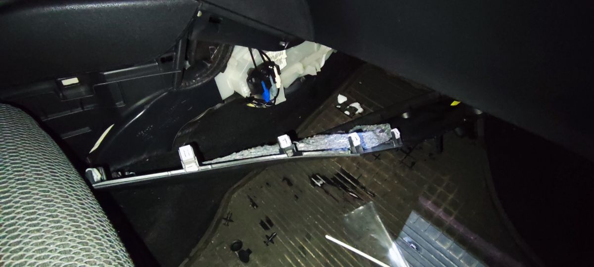 Jak wyczyścić parownik klimatyzacji w Citroen C4 II z 2014 roku?