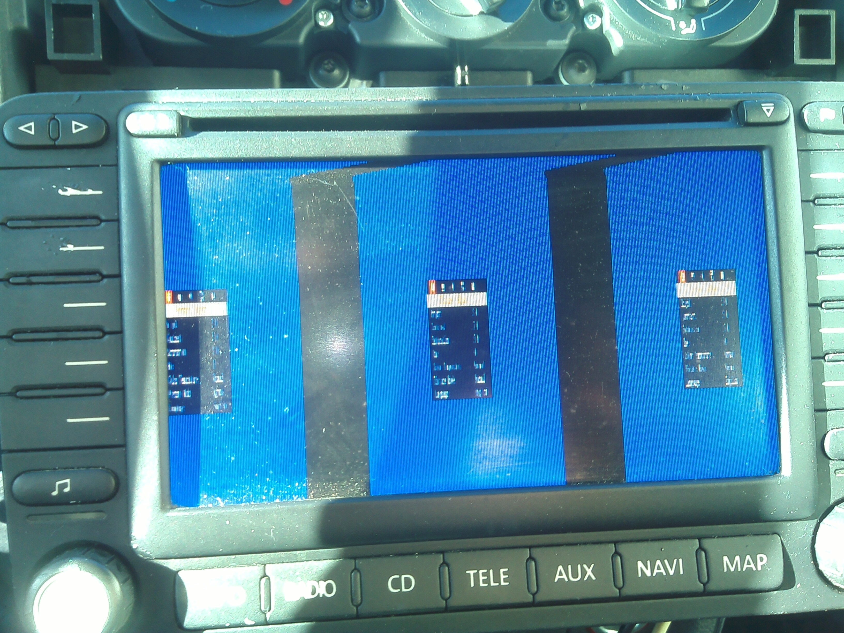 MFD 2 wejście video aux pokazuje 3 obrazy na wyświetlaczu