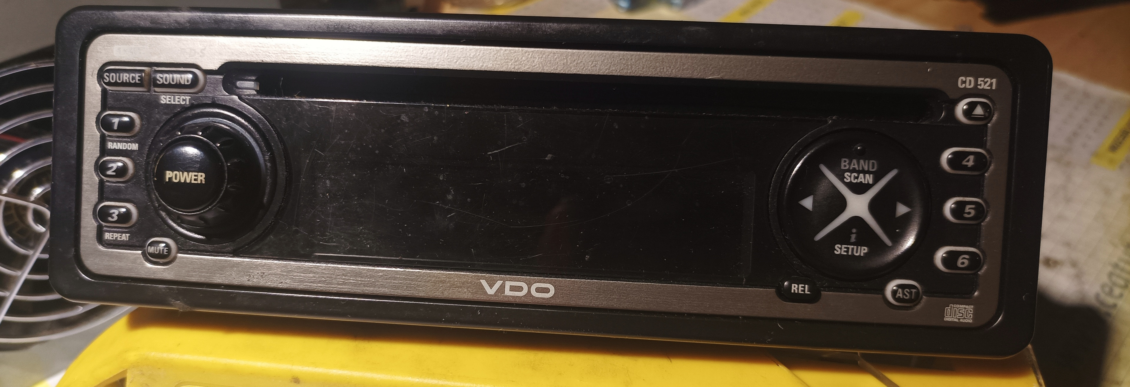 Jak dorobić wejście AUX do radia VDO CD521 z układem TDA7384?