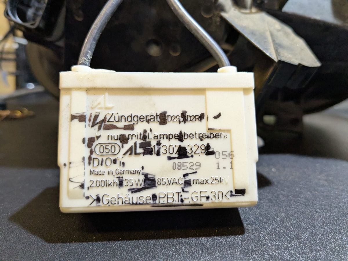 Podłączenie zapłonnika xenon 3-pin do lampy 2-pin - jak to zrobić?