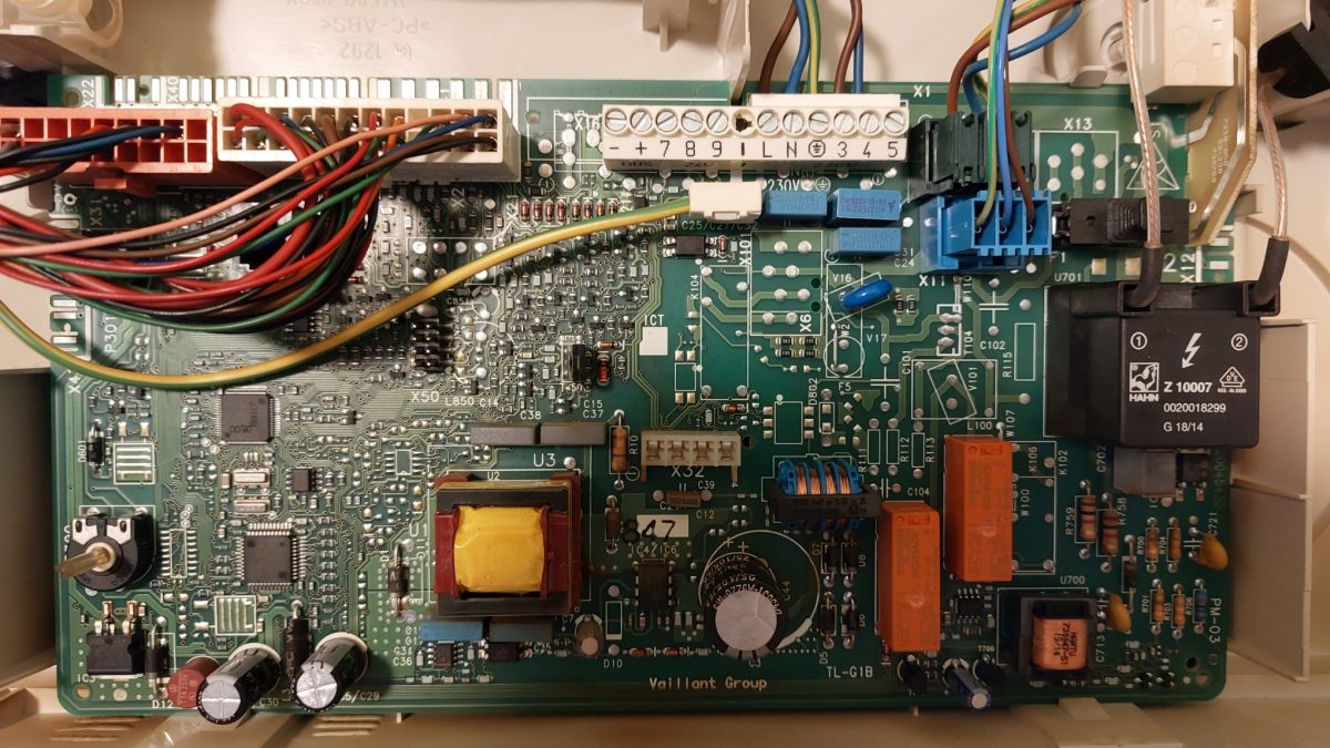 [Rozwiązano] Vaillant turboTEC pro VUW PL 202/3-3M R1 raz załączy ...