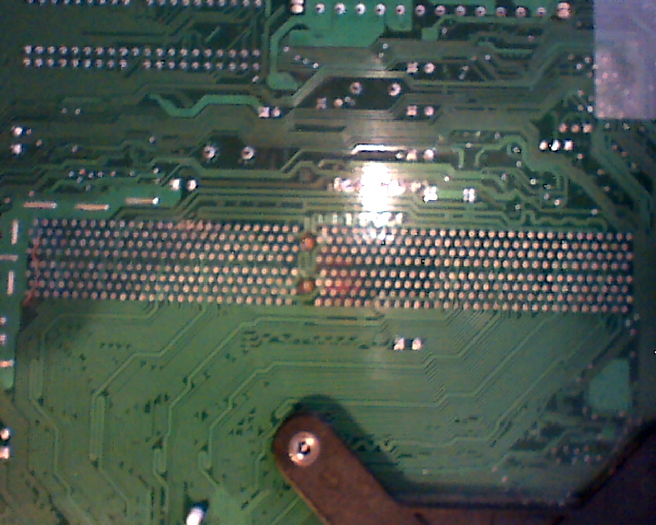 Jak zmostkować spaloną ścieżkę RAM na płycie MSI MS-7301?