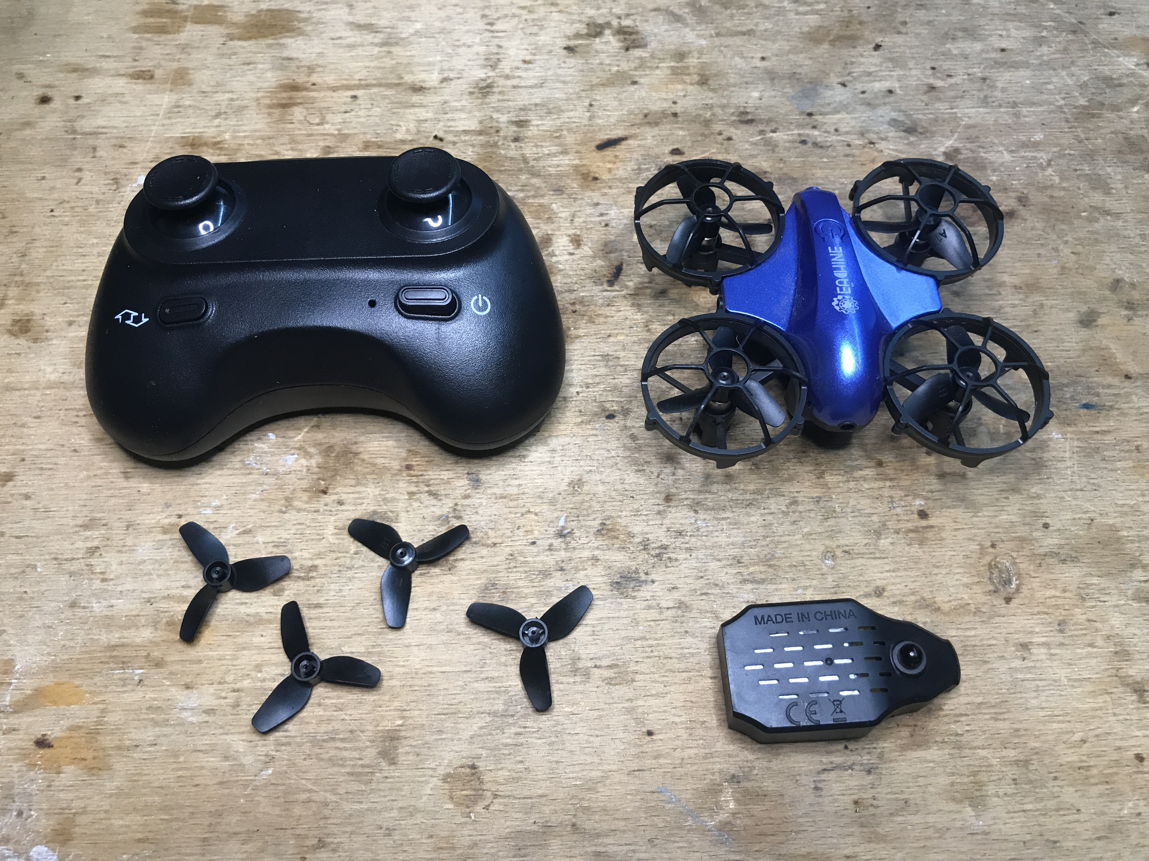 Dron za stówę z Chin? Czy się do czegoś nadaje? Eachine E008 Mini