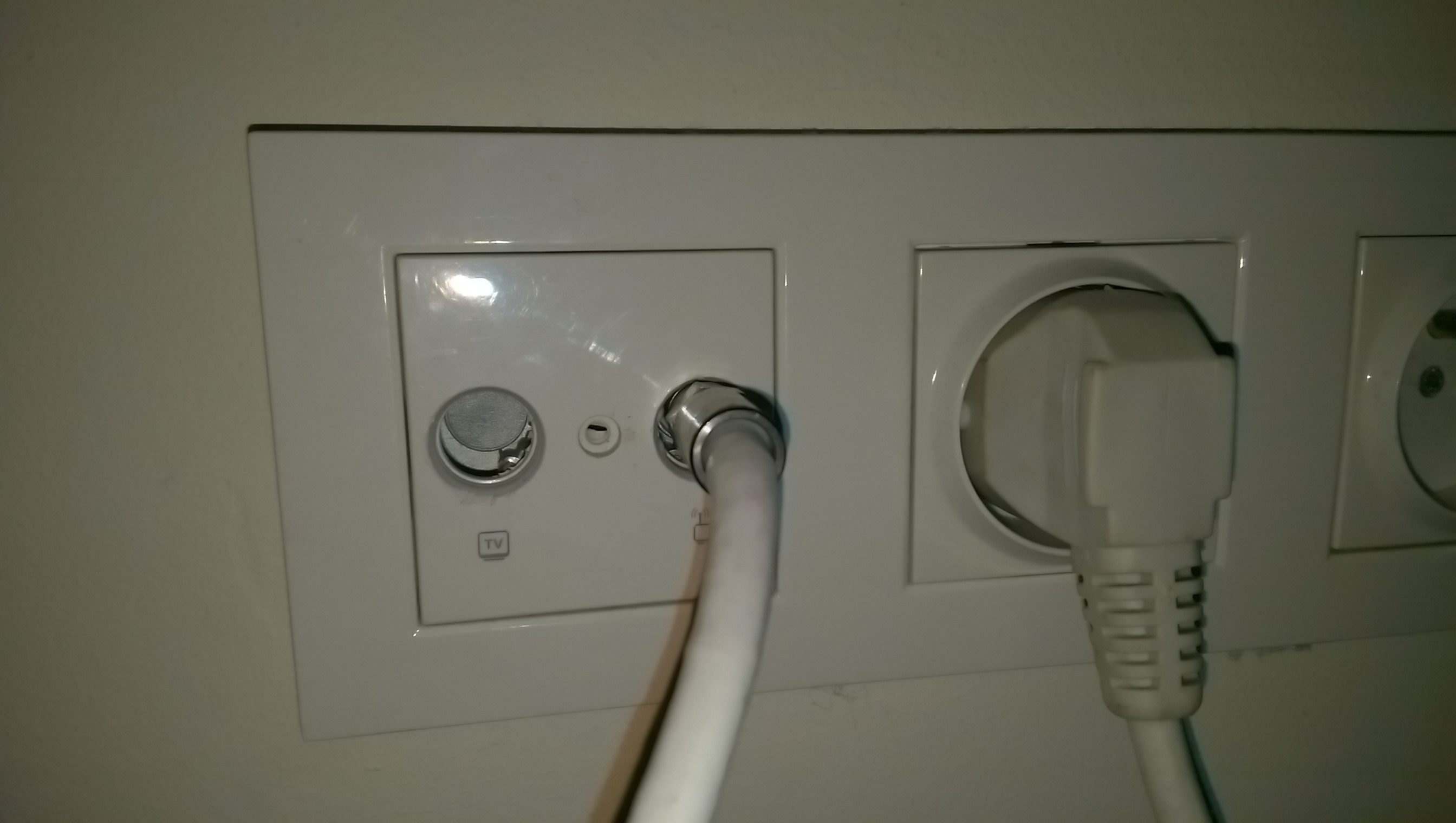 Connecting Free TV with UPC Internet in Apartment: Cable and Socket ...